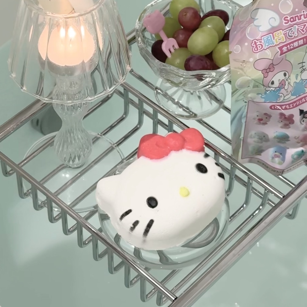 LUSH ハローキティ バスボム Lush × Hello Kitty And Friends 入浴剤 プレゼント向け コクムバター イリペ ...