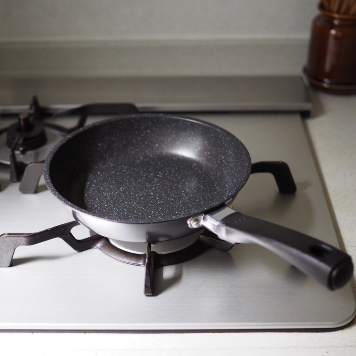 送料無料 軽い 軽量 フライパン 20cm 20センチ 20 ガス IH 対応 焦げ付かない 焦げない 焦げにくい 貝印 PFOAフリー ...