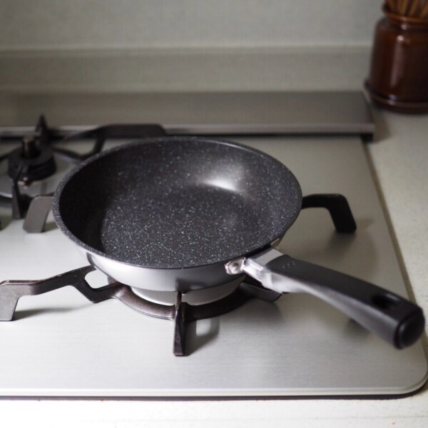 送料無料 軽い 軽量 フライパン 20cm 20センチ 20 ガス IH 対応 焦げ付かない 焦げない 焦げにくい 貝印 PFOAフリー PFOSフリー PFOA PFOS フリー FREE ...