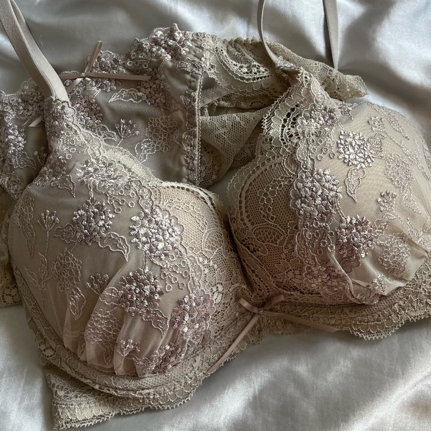 【最大20％OFFクーポン】痛くない脇高谷間ブラ＆ショーツ〜Leeneシリーズ〜 コデマリレースカシュクールブラ&ショーツセット補正ブラ 脇高 ブラジャー ショーツ 上下セット かわいい ...