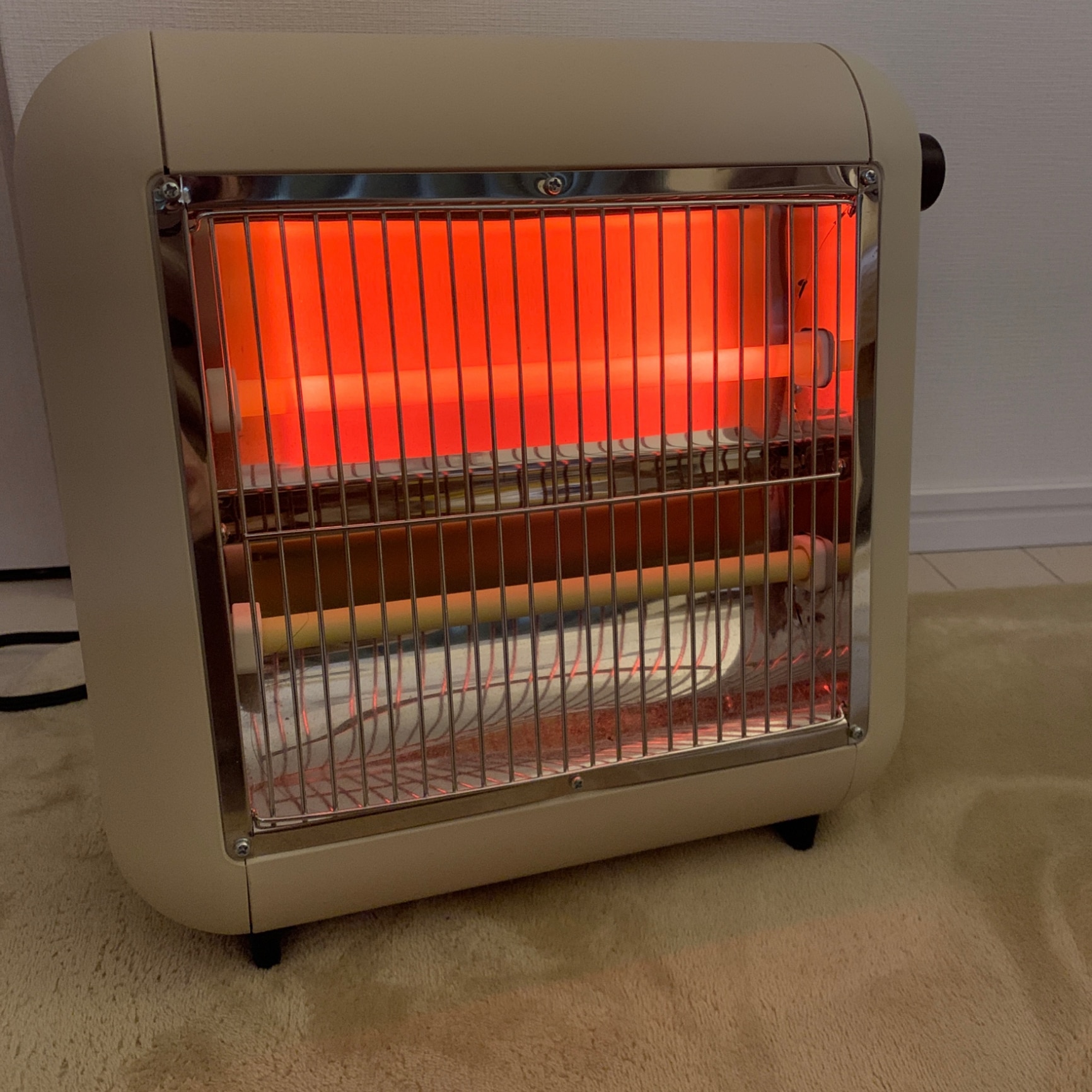 電気ストーブ 小型 おしゃれ 暖かい コンパクト 足元ヒーター デスクプラスマイナスゼロ ±0 遠赤外線電気ストーブ XHS-G010（C） 脱衣所 足元暖房 省エネ 暖房器具 電気ヒーター ...