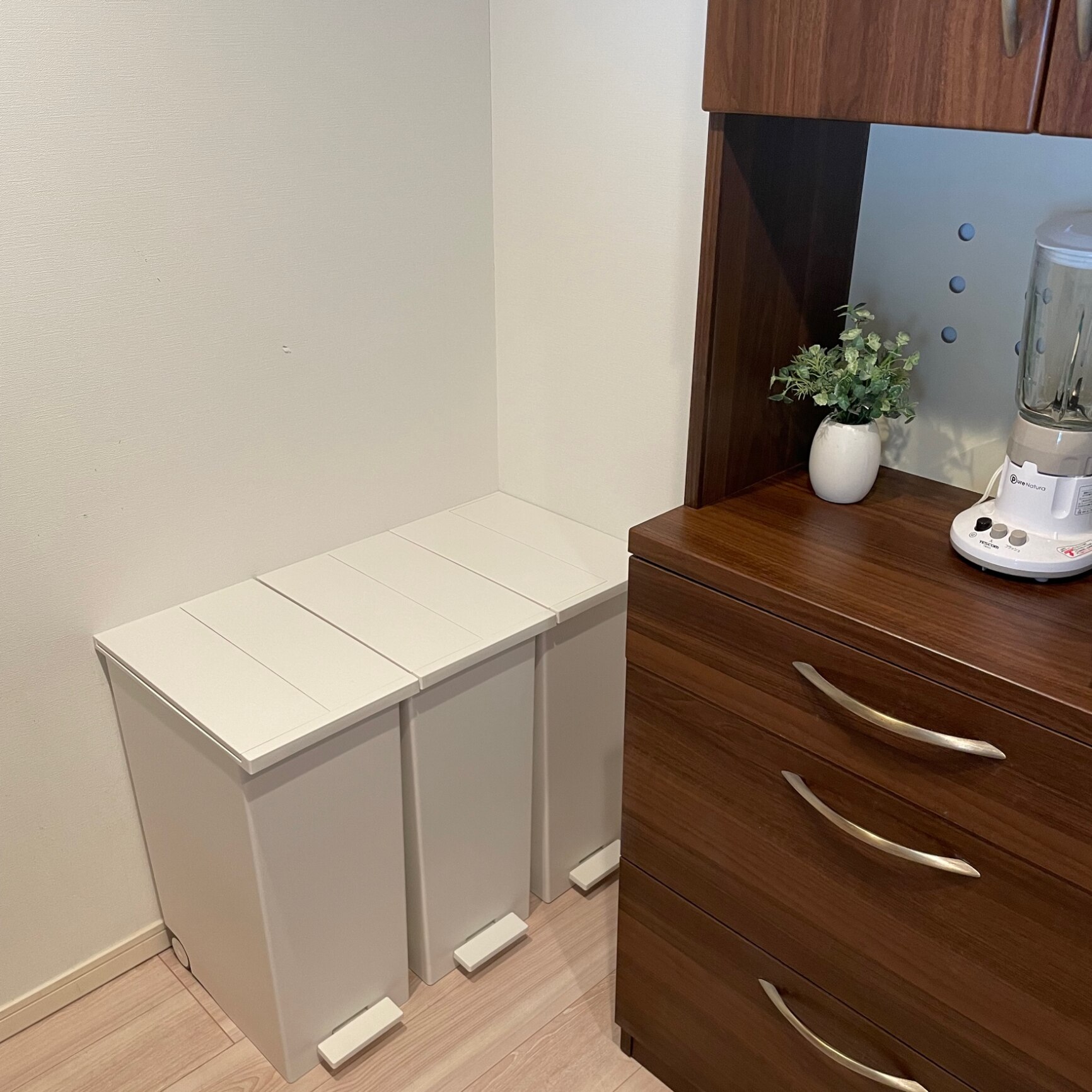 【マラソン限定!クーポン最大10%OFF】【KEYUCA公式店】ケユカ KEYUCAダストボックス LL 42L ホワイト ブラック[ゴミ箱 両開き ペダル式 キャスター付き 無地 シンプル ...