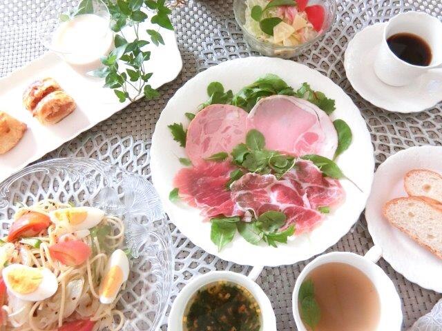 【新春初売りセール】《 訳あり 47.2%off 送料無料 》【日本ハム 北海道 プレミアム 美ノ国 UKH-48】 [賞味期限が短い為] ニッポンハム 詰め合せ 熟成ロースハム 肩ロース生 ...