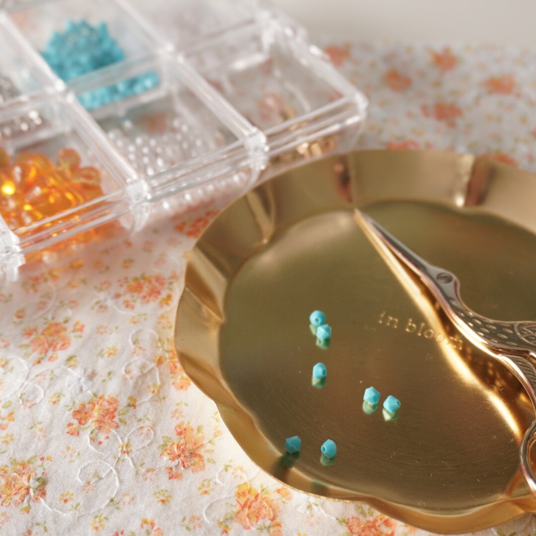 【公式】インブルーム フラワートレイ Lサイズ(inbloom) 500WORKS.おしゃれ 真鍮風小皿 豆皿 トレー オーバル 楕円ゴールド 小さな ハンドメイド 文具トレイ 結婚祝 ...