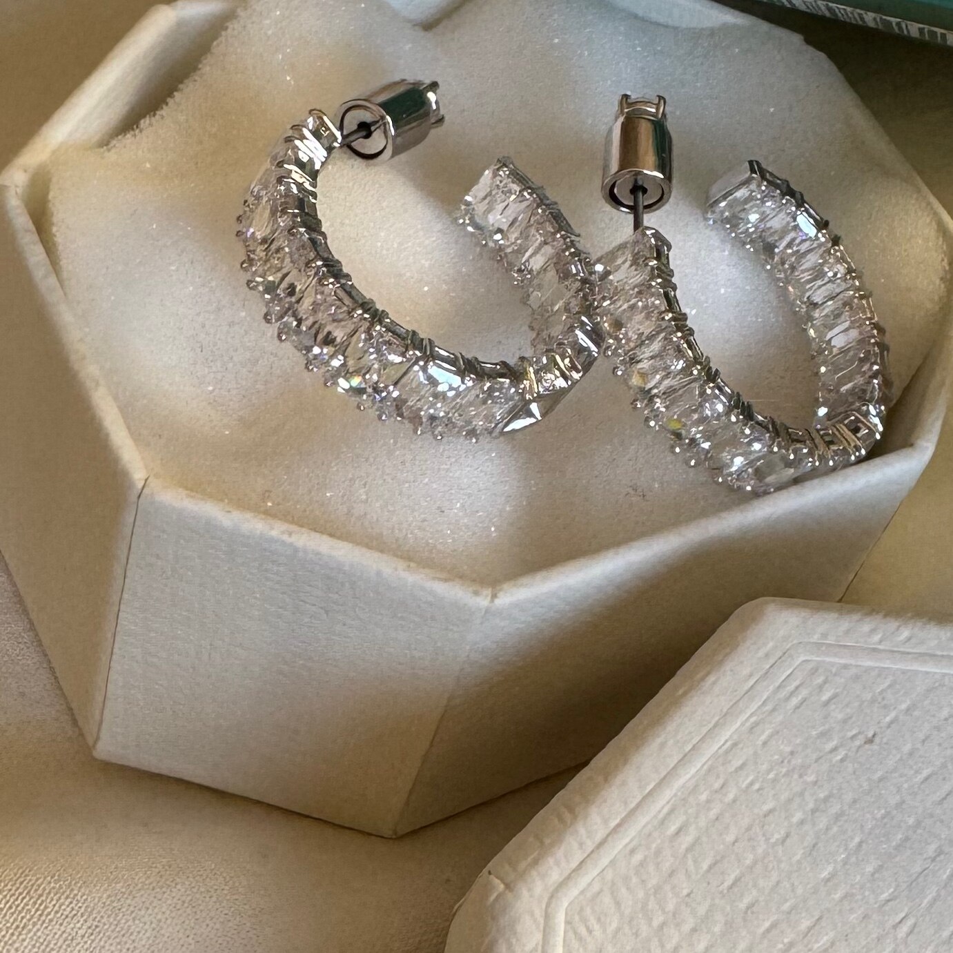 スワロフスキー ピアス レディース シルバー シンプル オクタゴンカット SWAROVSKI 5612673 Millenia Hoop ...