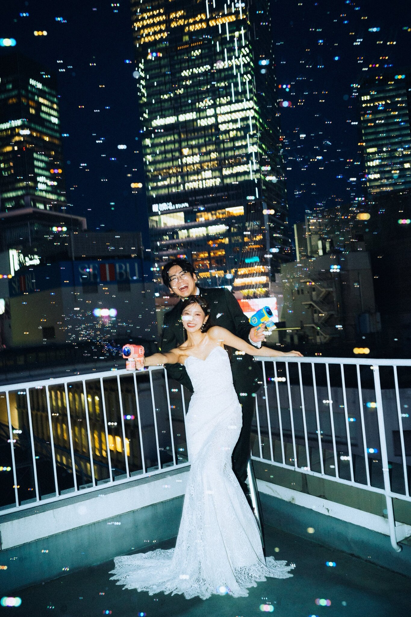 【楽天1位連続受賞 】2個セット EagleStone シャボン玉 電動バブルガン おもちゃ しゃぼん玉 予備ボトル*4 バブルガン 連続噴射 8泡穴付き ギフト 泡祭りキッズ 子供 バブル ...