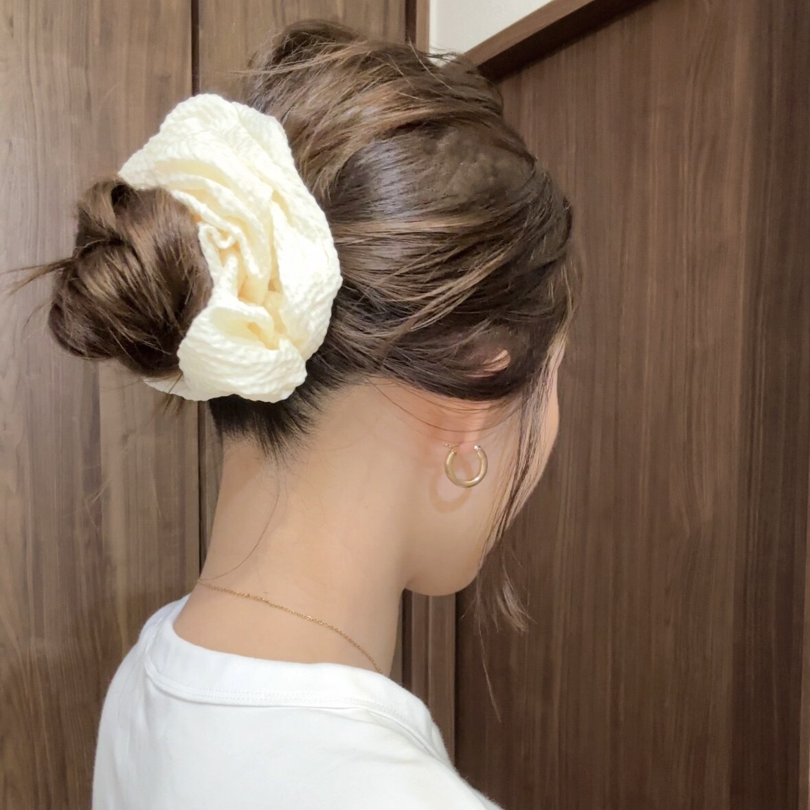 【ランキング1位獲得】ビッグシュシュ ヘアアクセサリー シンプル しわ加工 くしゅくしゅ ホワイト ブラック 大きめ でかシュシュ 軽い ...