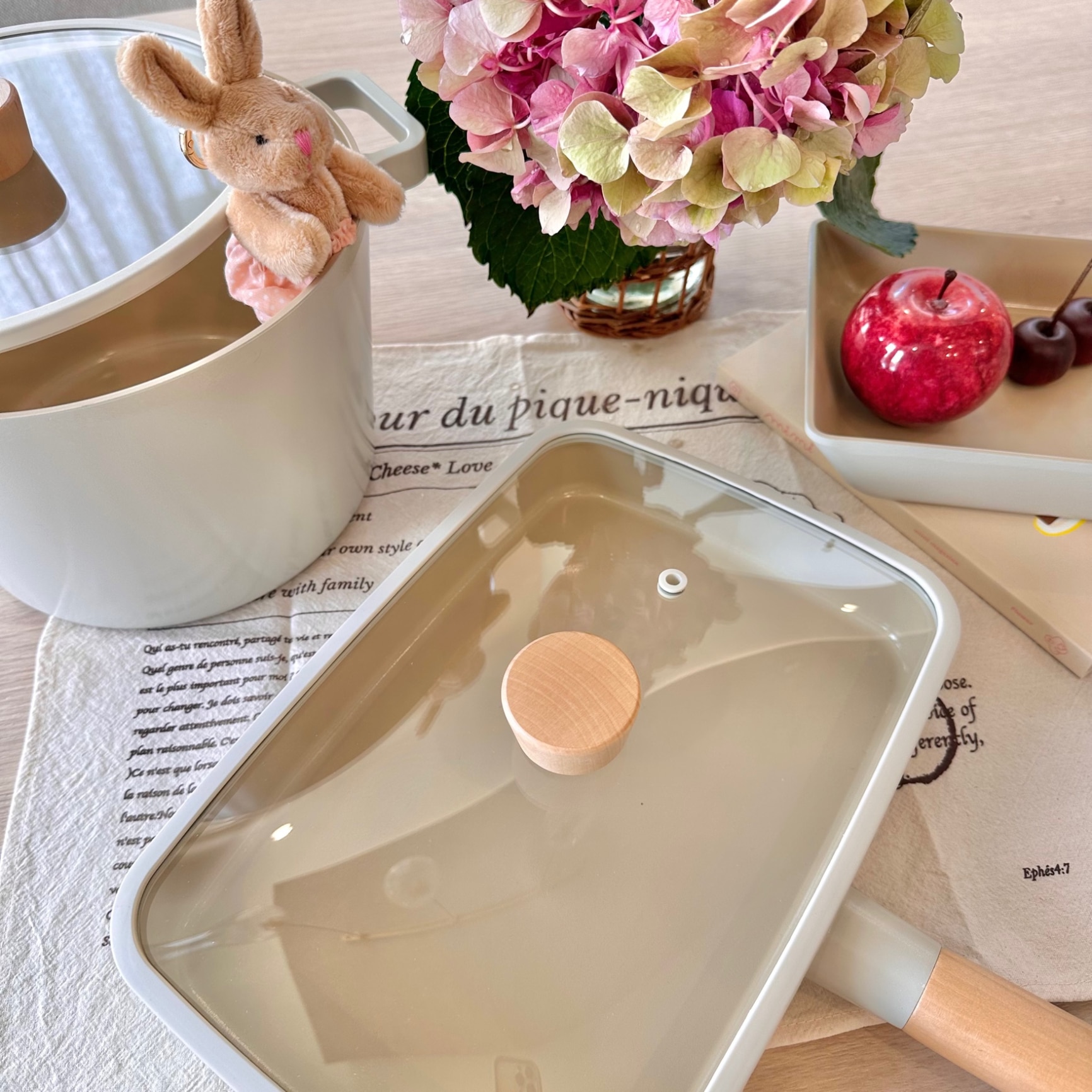 【FIKA公式店】FIKA スクエアフライパン 29cm 専用蓋付き セラミック 四角 長方形 くっつかない 木製ハンドル IH 対応 ガス コンロ 対応 韓国ブランド おしゃれ 可愛い ...