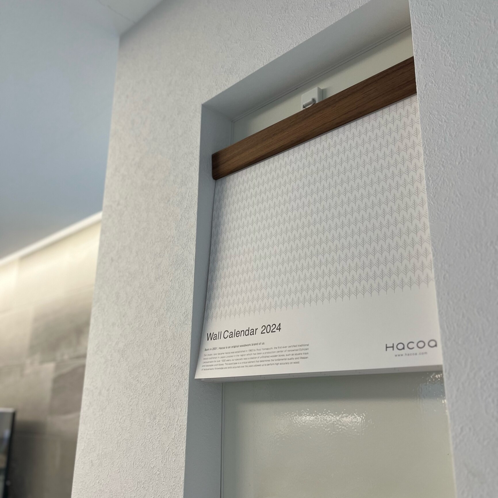 Hacoa 公式 】壁掛け カレンダー 2025 1月 日曜始まり 木製 書き込み ギフト 名入れ おしゃれ シンプル 新築祝い 開店祝い 誕生日 就職祝い 卒業祝い 母の日 父の日 ...