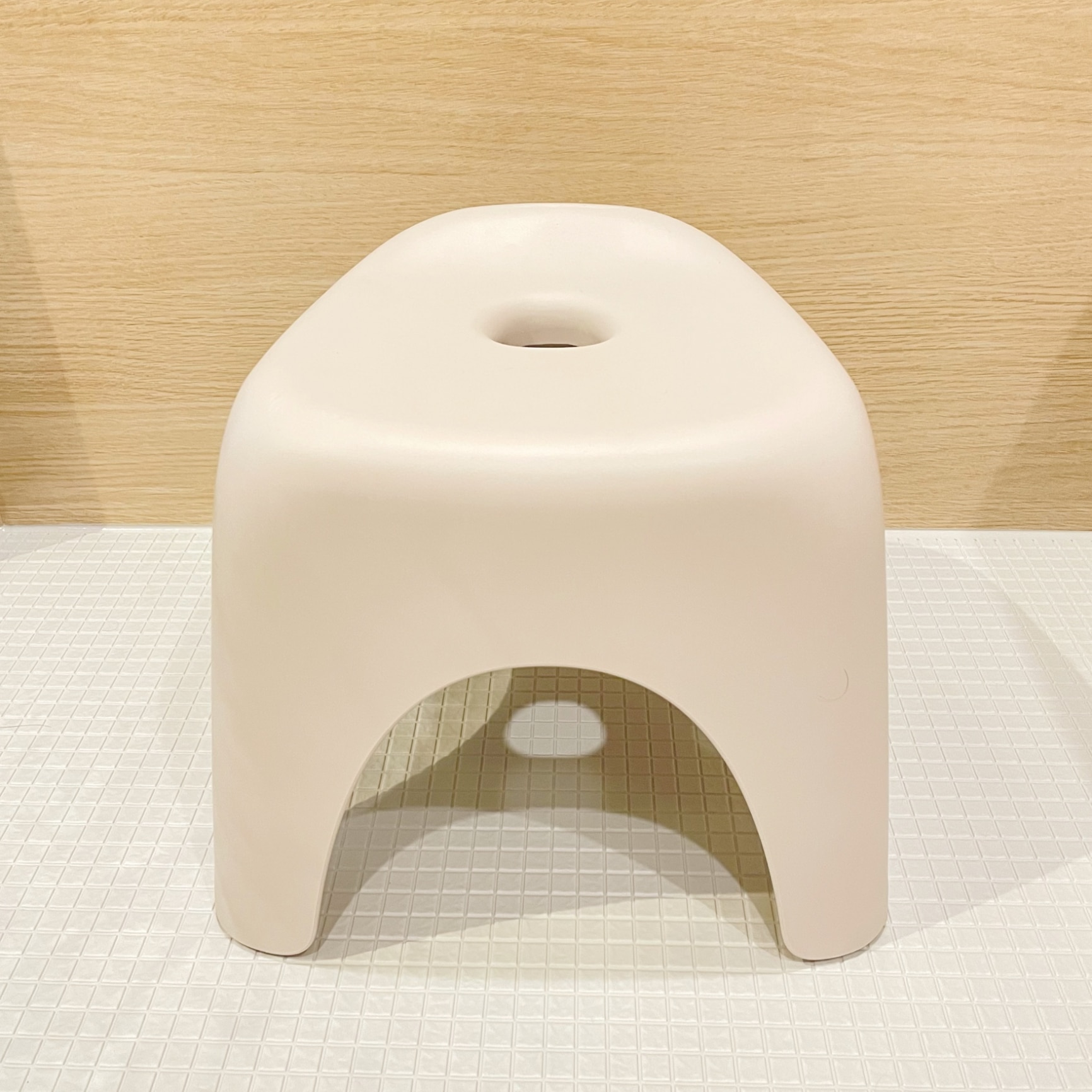 【KEYUCA公式店】ケユカ Trevi-T バススツール ライトグレー[シンプル バスチェア お風呂 プレゼント 滑り止め付き スツール バス用品 椅子 風呂椅子 風呂 イス 風呂用椅子 ...