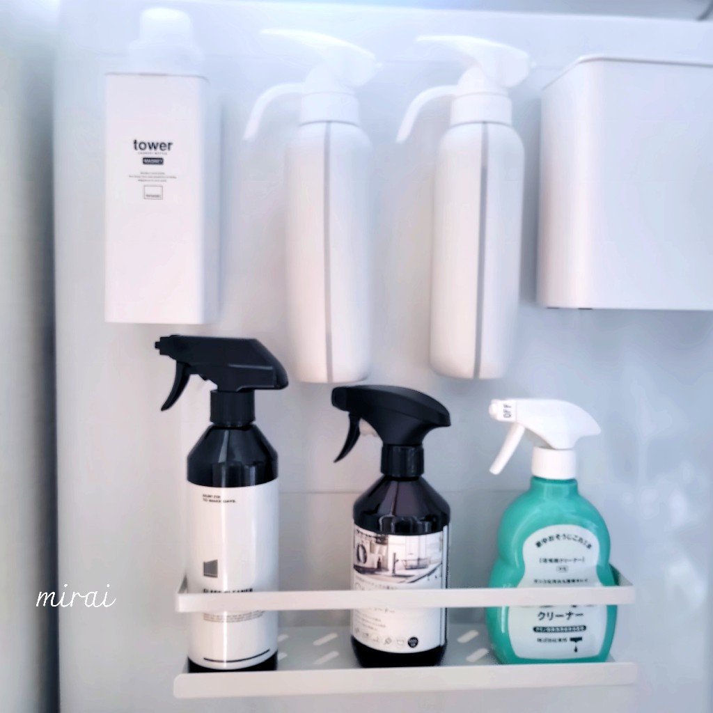 リッチェル hover（ホバー） マグネット液体洗剤ボトル 500ml 2個セット ホワイト/ダークグレー ｜ 詰め替えボトル 洗濯洗剤 柔軟剤 ワンプッシュ 片手で出せる 詰替え 入れ替え ...