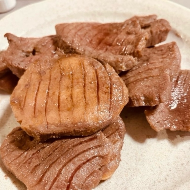 【ふるさと納税】 厚切り牛タン塩味 1kg(500g×2パック) ≪スピード発送or選べる配送時期≫ 牛肉 肉 焼肉 BBQ たんもと たんなか 塩牛タン 冷凍 真空パック 味付け肉 一番人気 ...