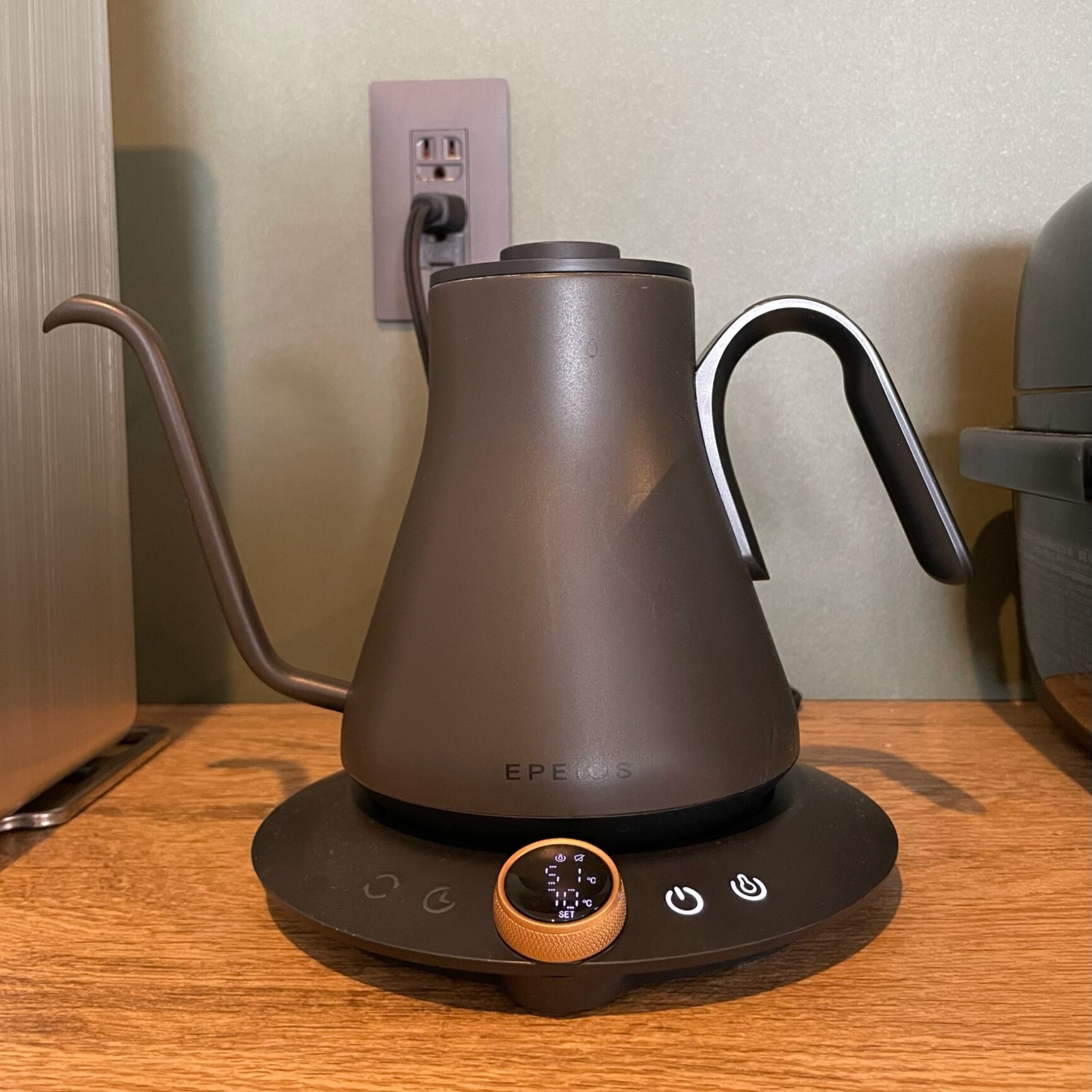 「スーパーSALE限定1980円クーポン配布中」エペイオス EPEIOS ケトル 電気ケトル ドリップケトル コーヒーケトル コーヒーポット 電気ポット やかん おしゃれ 0.9L 1200W ...