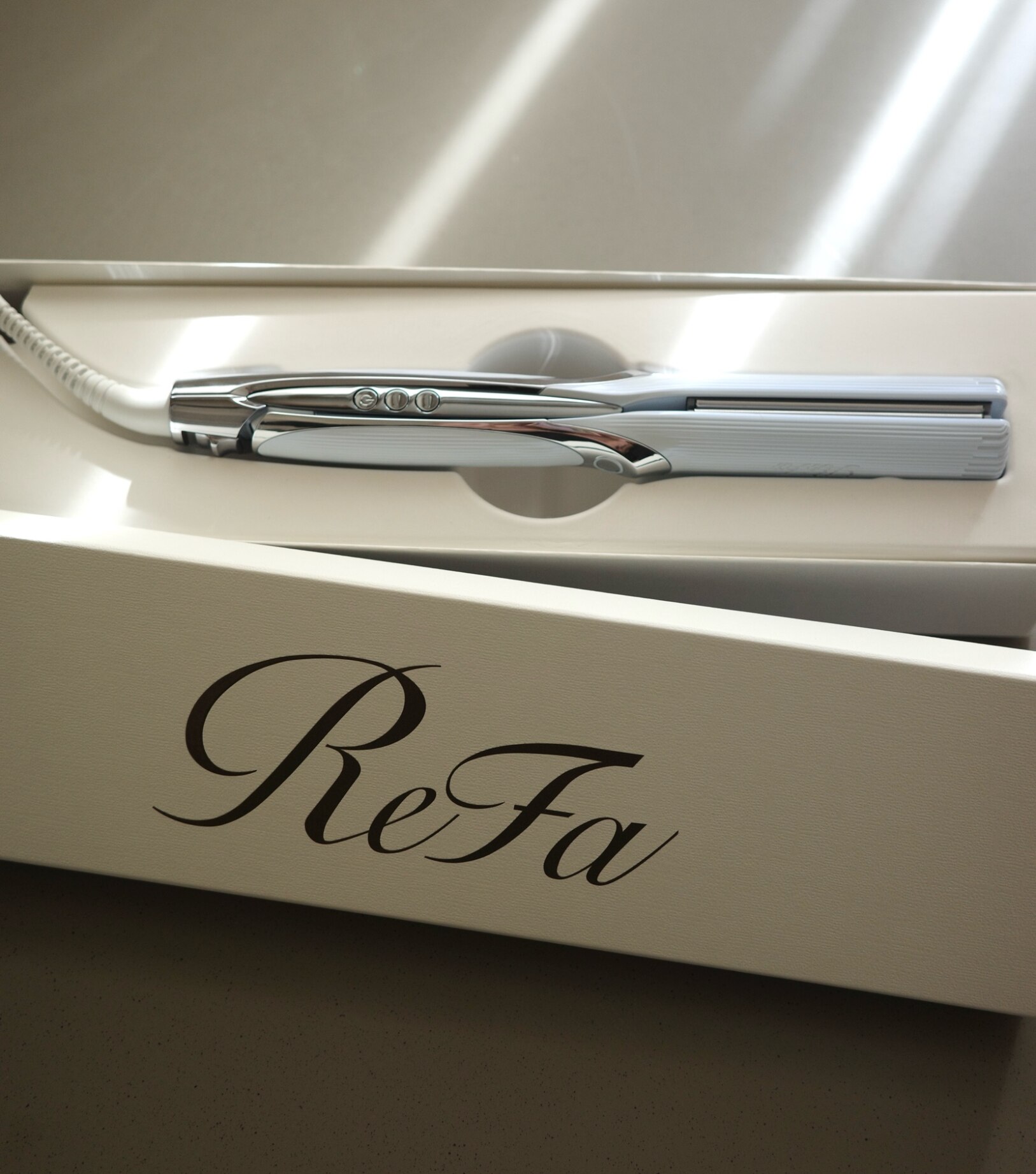 【ふるさと納税】ReFa STRAIGHT IRON PRO(2色）