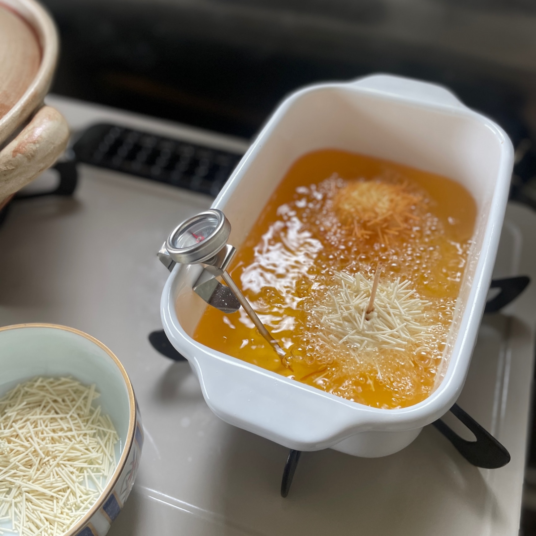 富士ホーロー 角型天ぷら鍋 IH対応 温度計付き 揚げ網 バット付き TP-20K.W .LG.VA 【 天ぷら鍋 ホーロー ミニ 角 スクエア 少ない油 四角 揚げ鍋 四角い 琺瑯 ほうろう ...