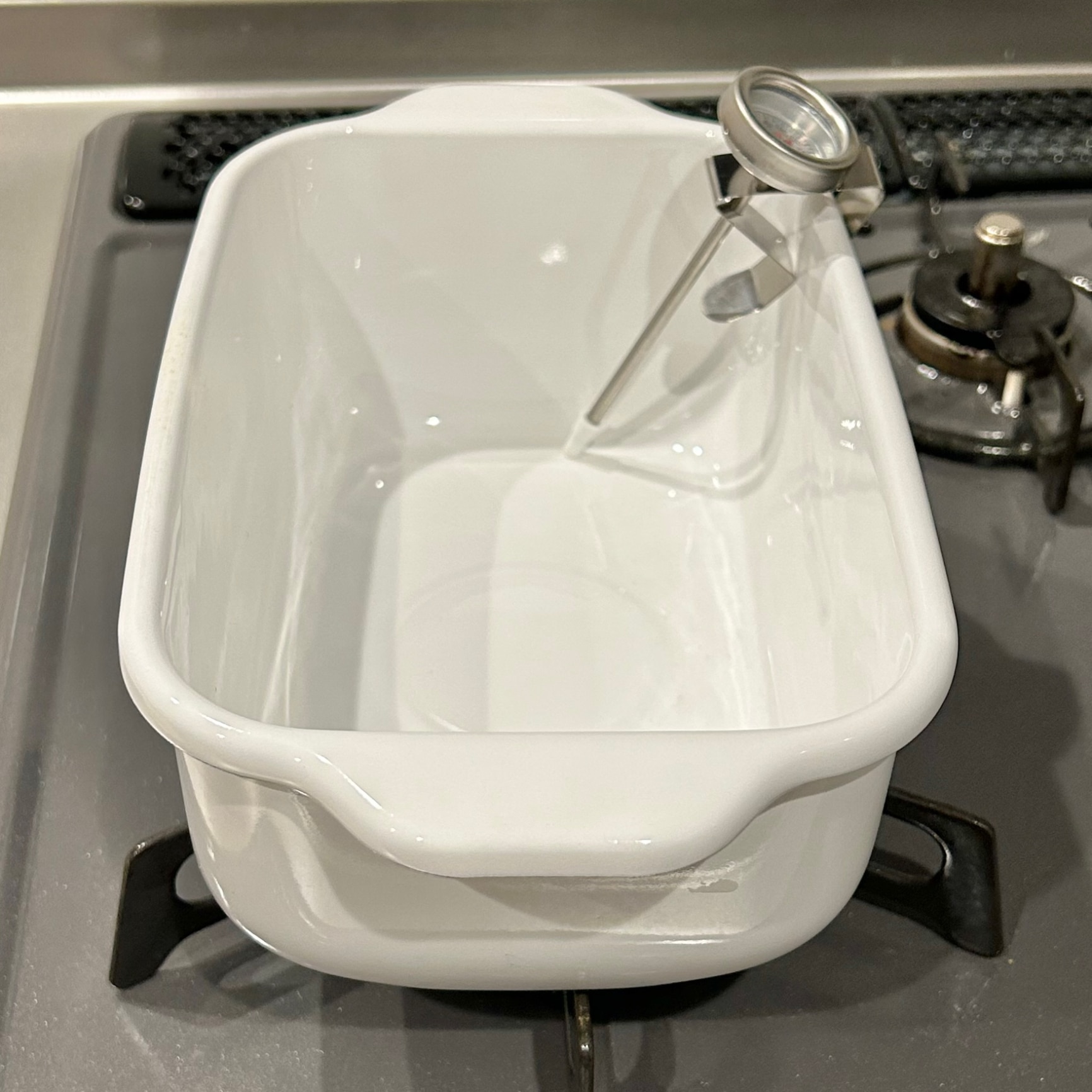 富士ホーロー 角型天ぷら鍋 IH対応 温度計付き 揚げ網 バット付き TP-20K.W .LG.VA 【 天ぷら鍋 ホーロー ミニ 角 スクエア 少ない油 四角 揚げ鍋 四角い 琺瑯 ほうろう ...