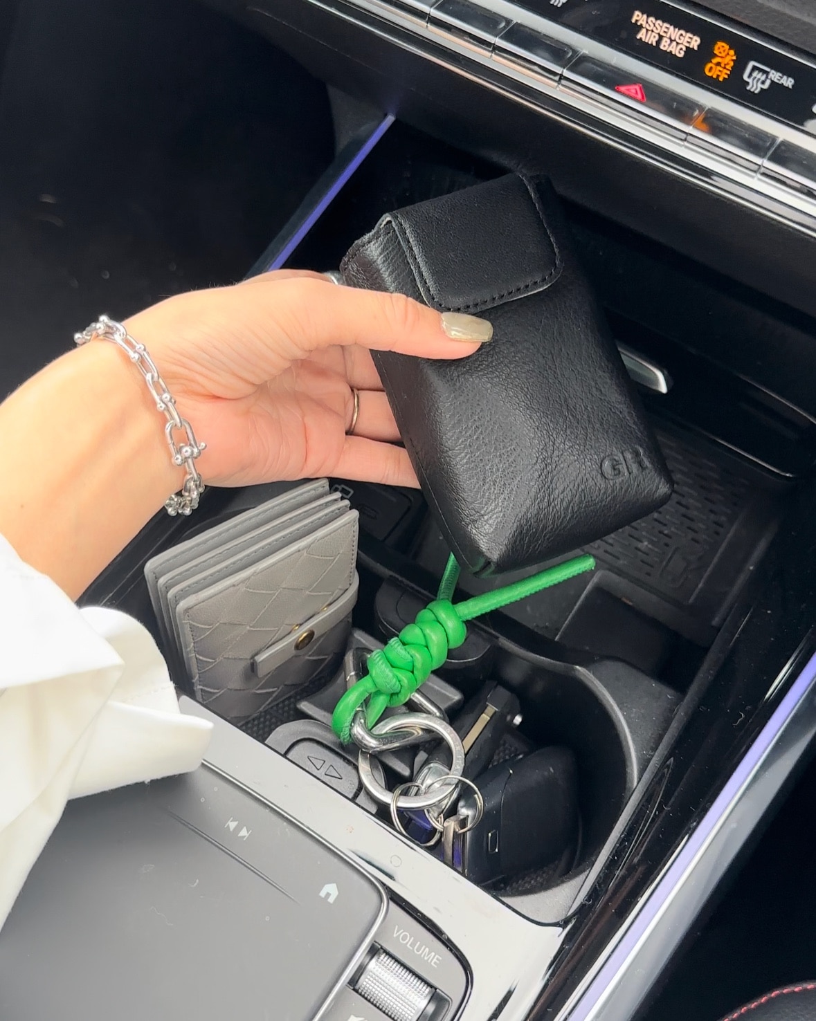 RICOH 本革製ソフトケース GC-12 【対応機種：GR IV , GR IIIx , GR III / 馬革を採用したしなやかな高級本革製ケース / 小さく折りたたんで携帯可能 / GR ...