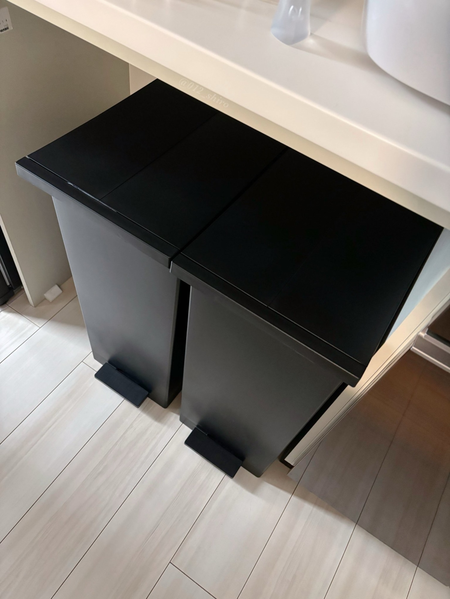 【SS限定!最大10%OFFクーポン】【KEYUCA公式店】ケユカ KEYUCA両開きダストボックス LL（42L）ゴミ箱 ホワイト ブラック[両開き ペダル式 キャスター付き シンプル ...