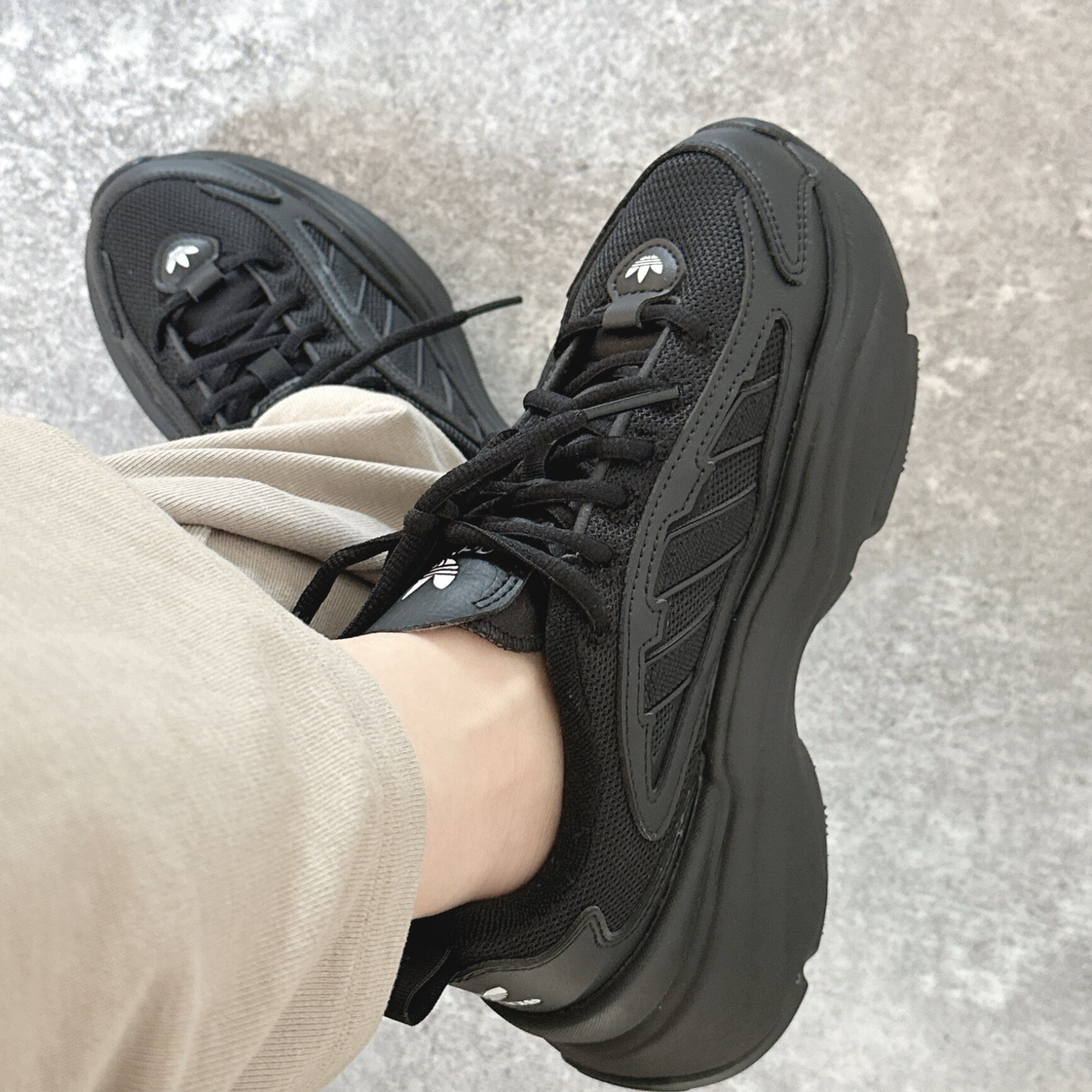 レディース 【ADIDAS】 アディダス OZGAIA W オズガイア W IG6045