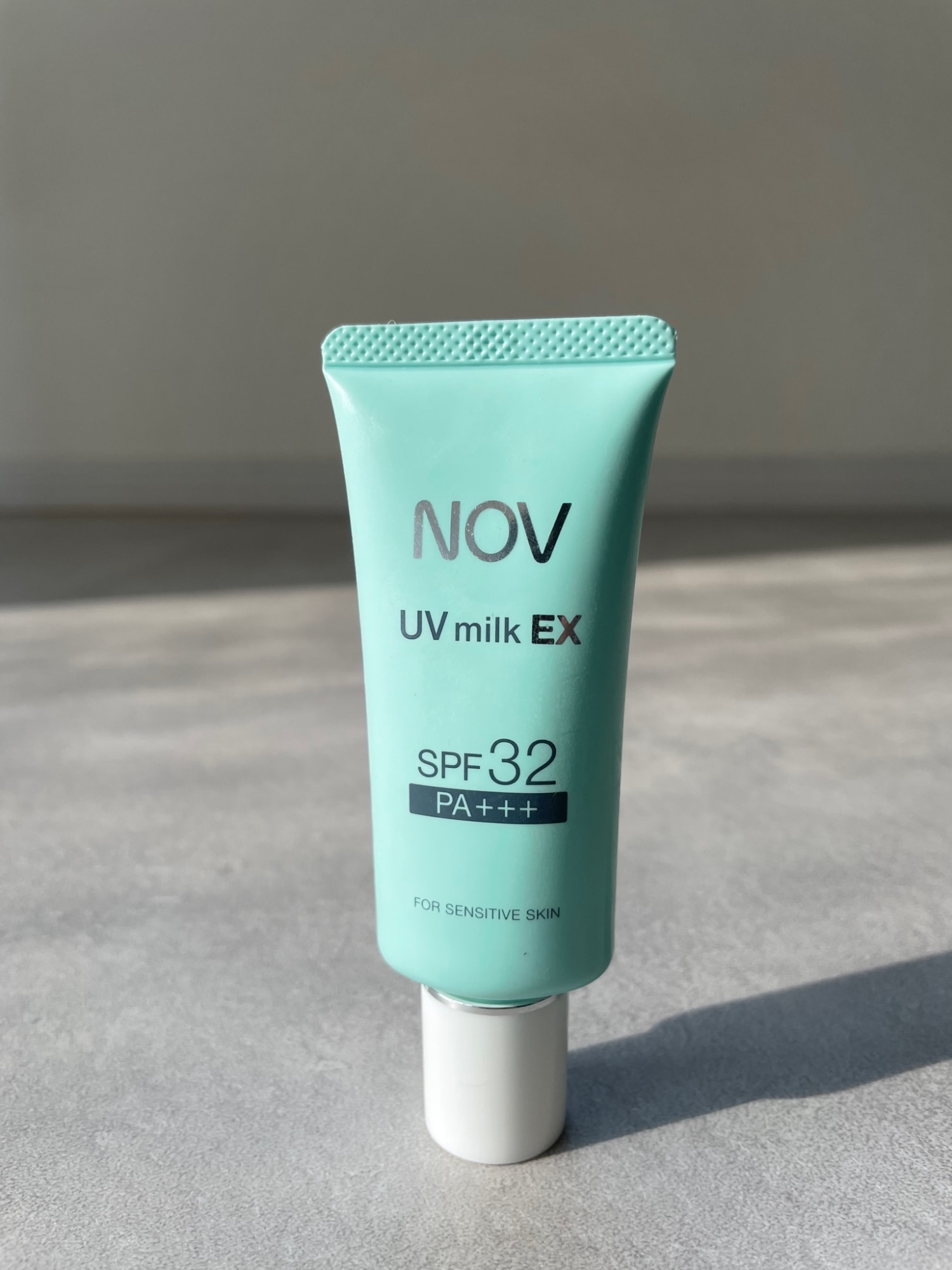 【国内正規品・全国送料無料・ネコポス発送（ポスト投函）】NOV(ノブ) UVミルクEX 35g (日焼け止めミルク)