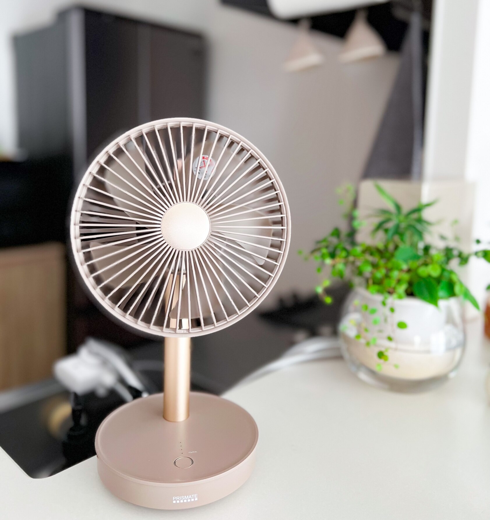 プリズメイト PRISMATE コードレスミニリビングファンモバイルバッテリー機能付 ライフオンプロダクツ株式会社 PR-F038-WH 扇風機 サーキュレーター コードレス 卓上 充電式 ...