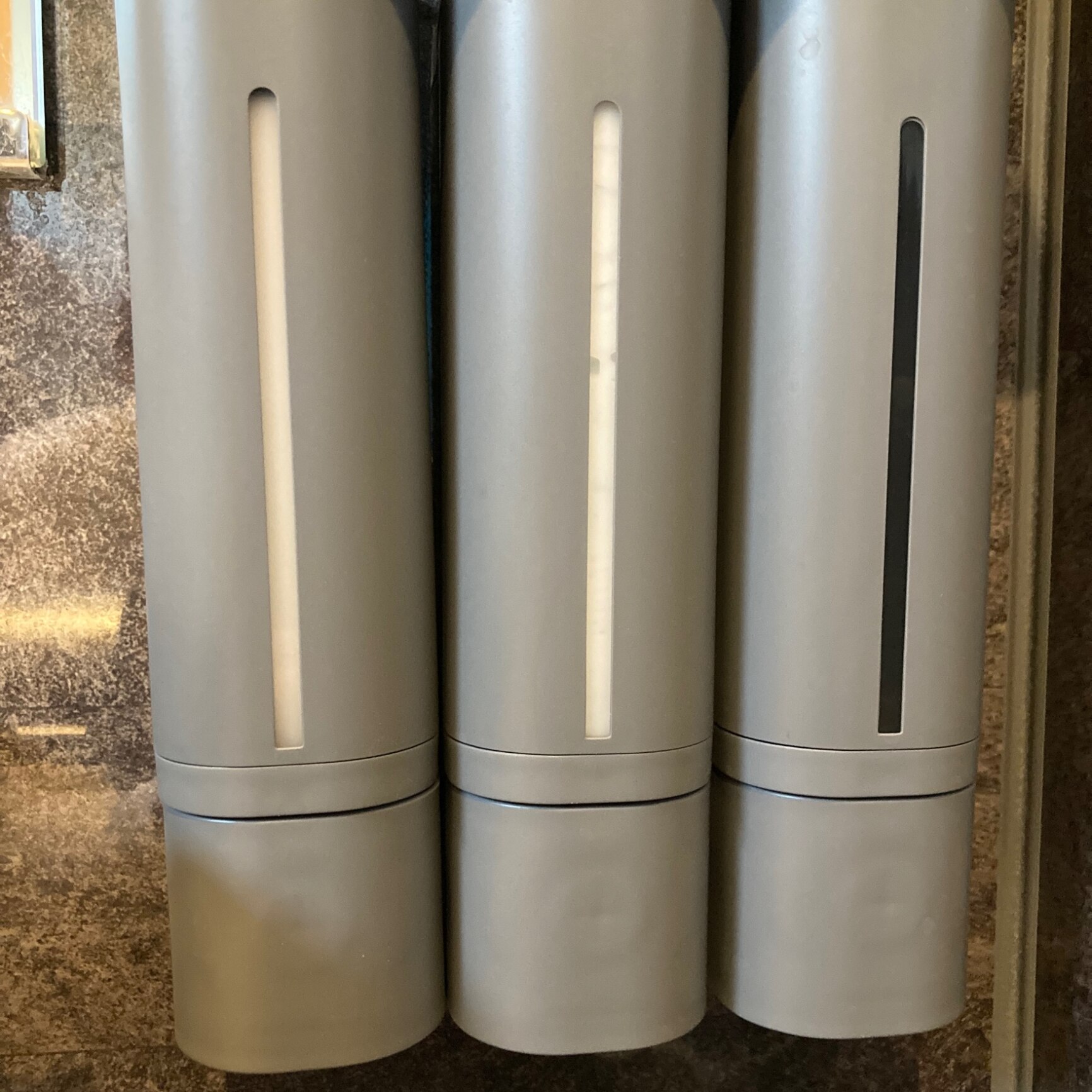 【2024年改良版】 hover 下から出るマグネットディスペンサー リキッド 3個セット 500ml シール/マグネット ホワイト/グレー/ダークグレー ｜ シャンプーボトル 詰め替え 磁石 ...