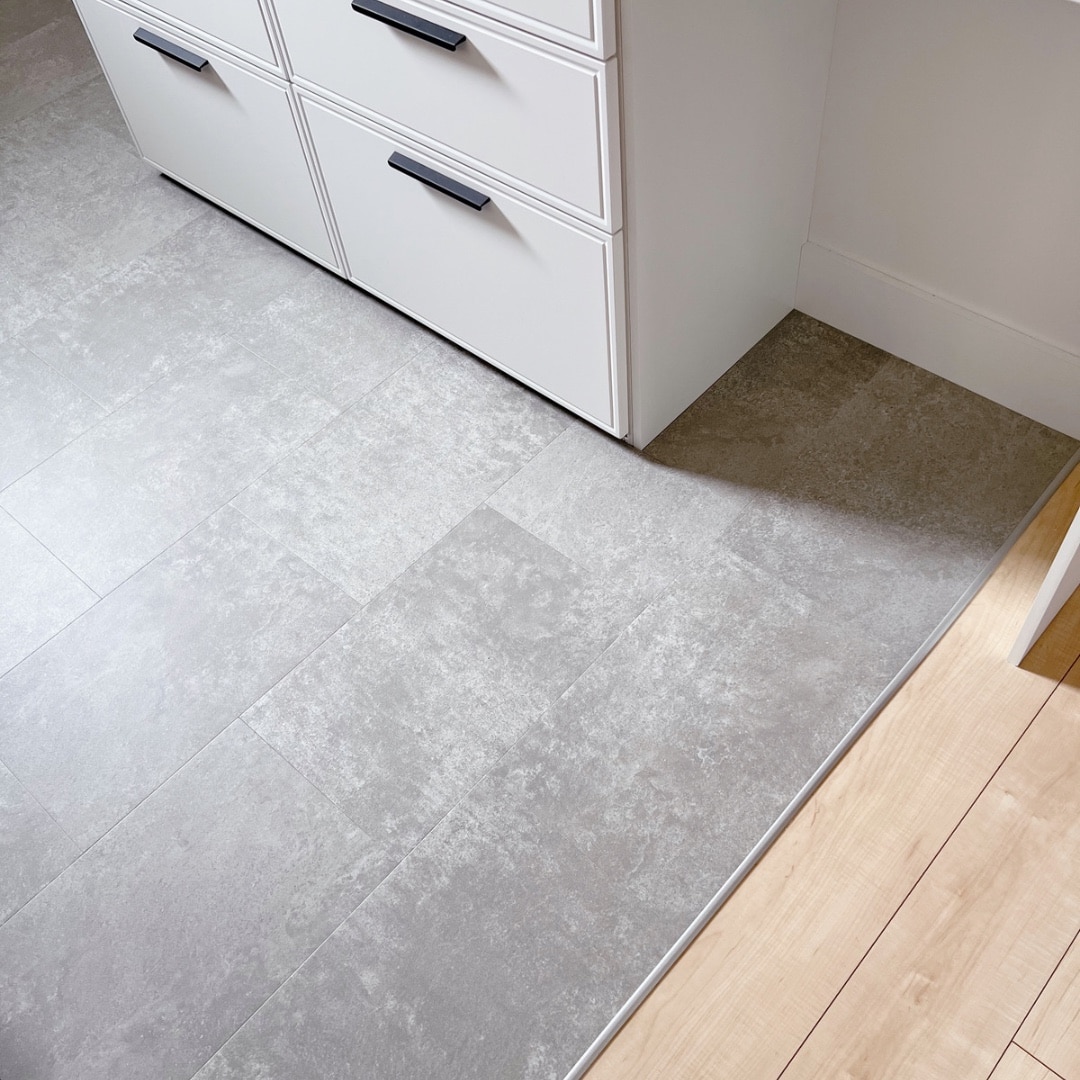 【東リ】【サンプル無料でお届け】【賃貸OK】 LAYフローリングピタフィー PITAFI かんたん施工 貼ってはがせる簡単リフォーム (1ケース24枚入り）★送料無料（北海道、沖縄県、離島は除きます）