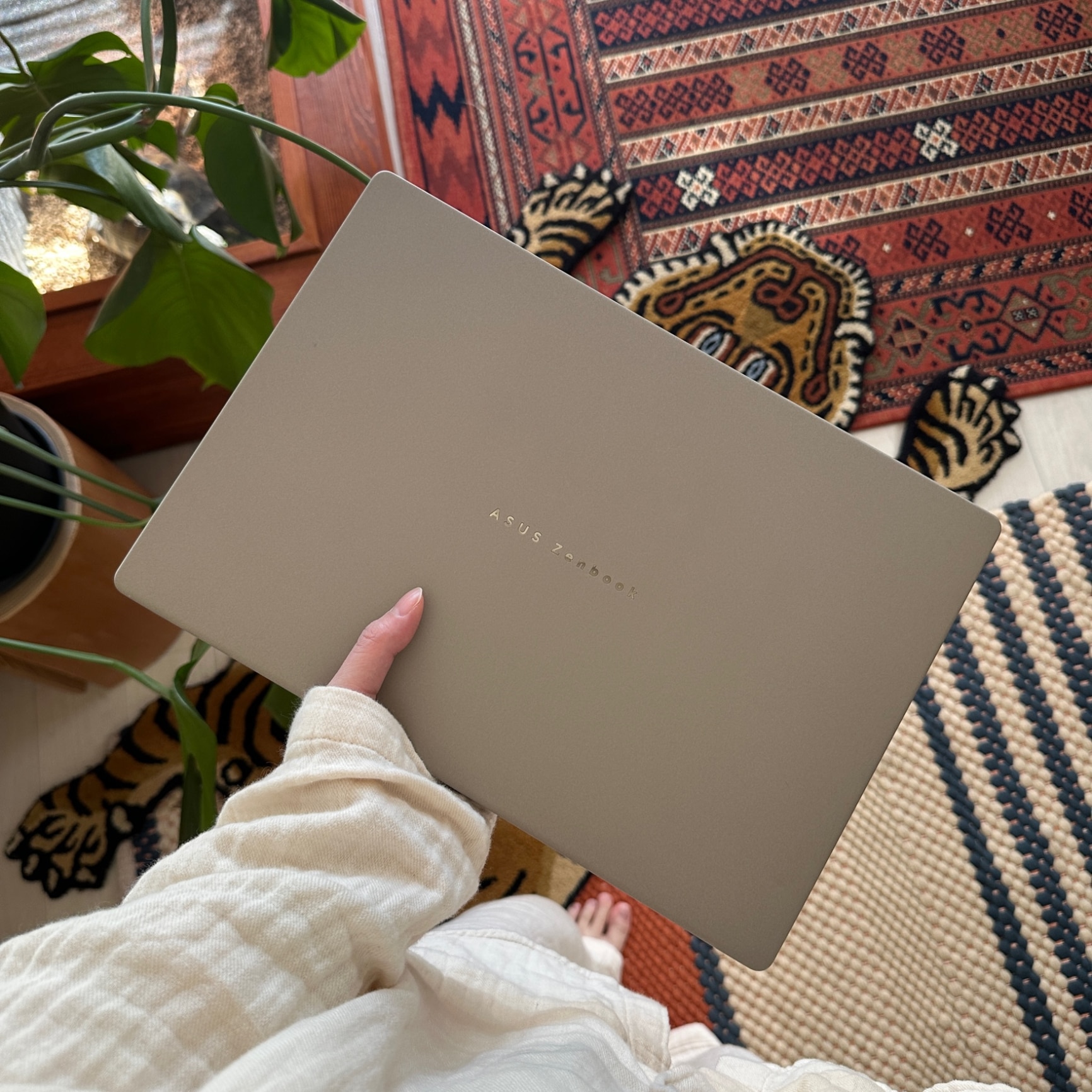 2/5新発売 ノートパソコン 約980g 超軽量 14型 OLED メモリ 32GB SSD AI Copilot+PC Snapdragon X Elite X1E-78-100 NPU最大 ...