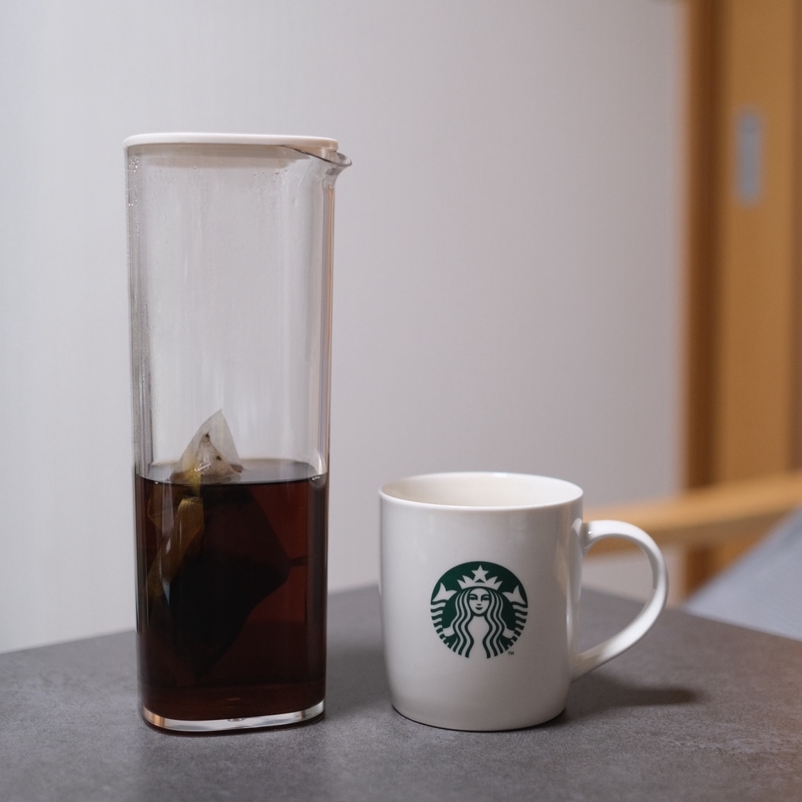 キントー 冷水筒 ピッチャー 1L OVA ウォーターカラフェ プラスチック （ カラフェ アクリル製 麦茶ポット 冷水ポット 食洗機対応 KINTO シンプル おしゃれ 割れにくい スリム ...