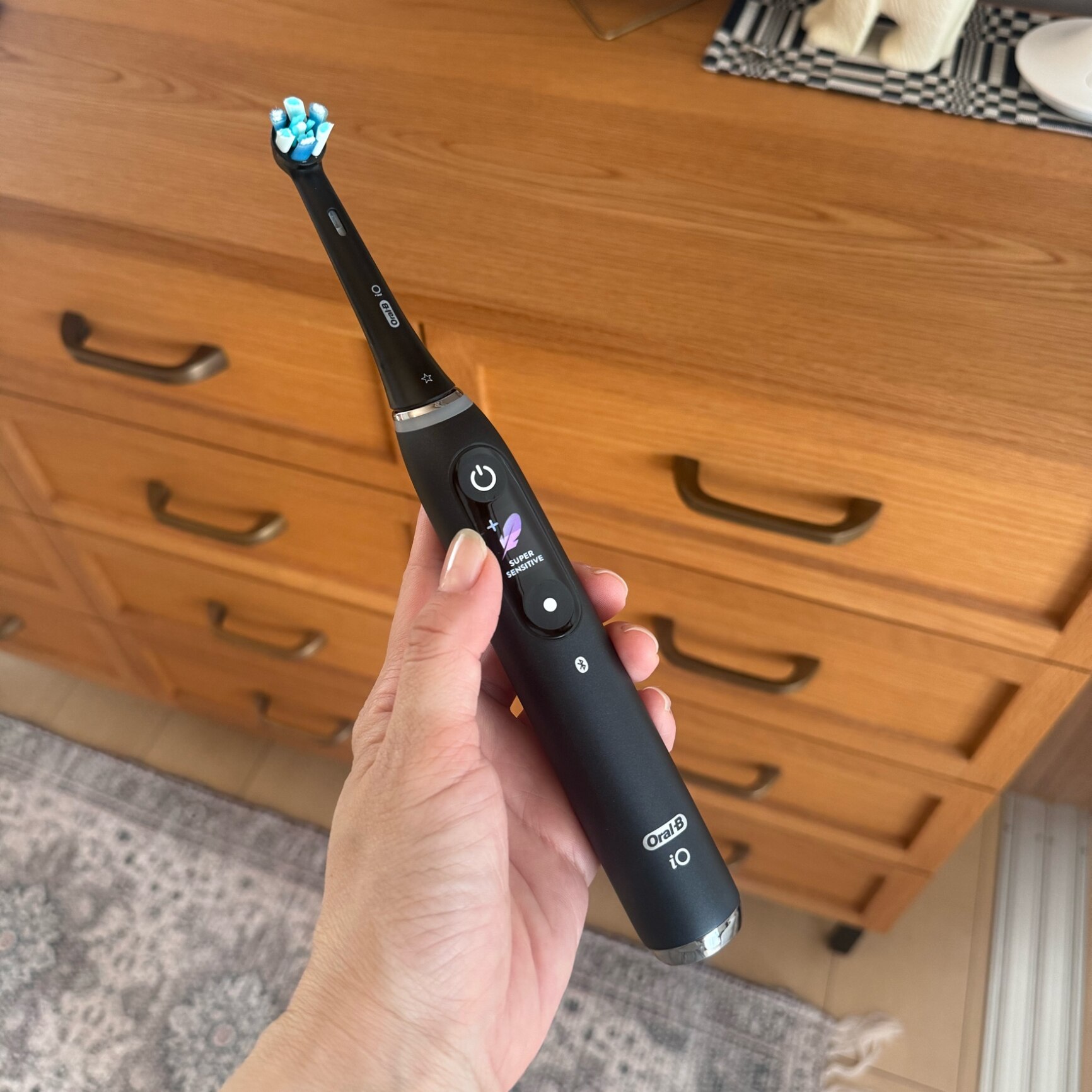 【次世代電動歯ブラシ】オーラルB 電動歯ブラシ iO9 | Braun Oral-B 公式ストア 公式 電動 歯ブラシ 正規品 充電式 セット やわらかめ ホワイトニング 歯間 除去 電動ハ ...