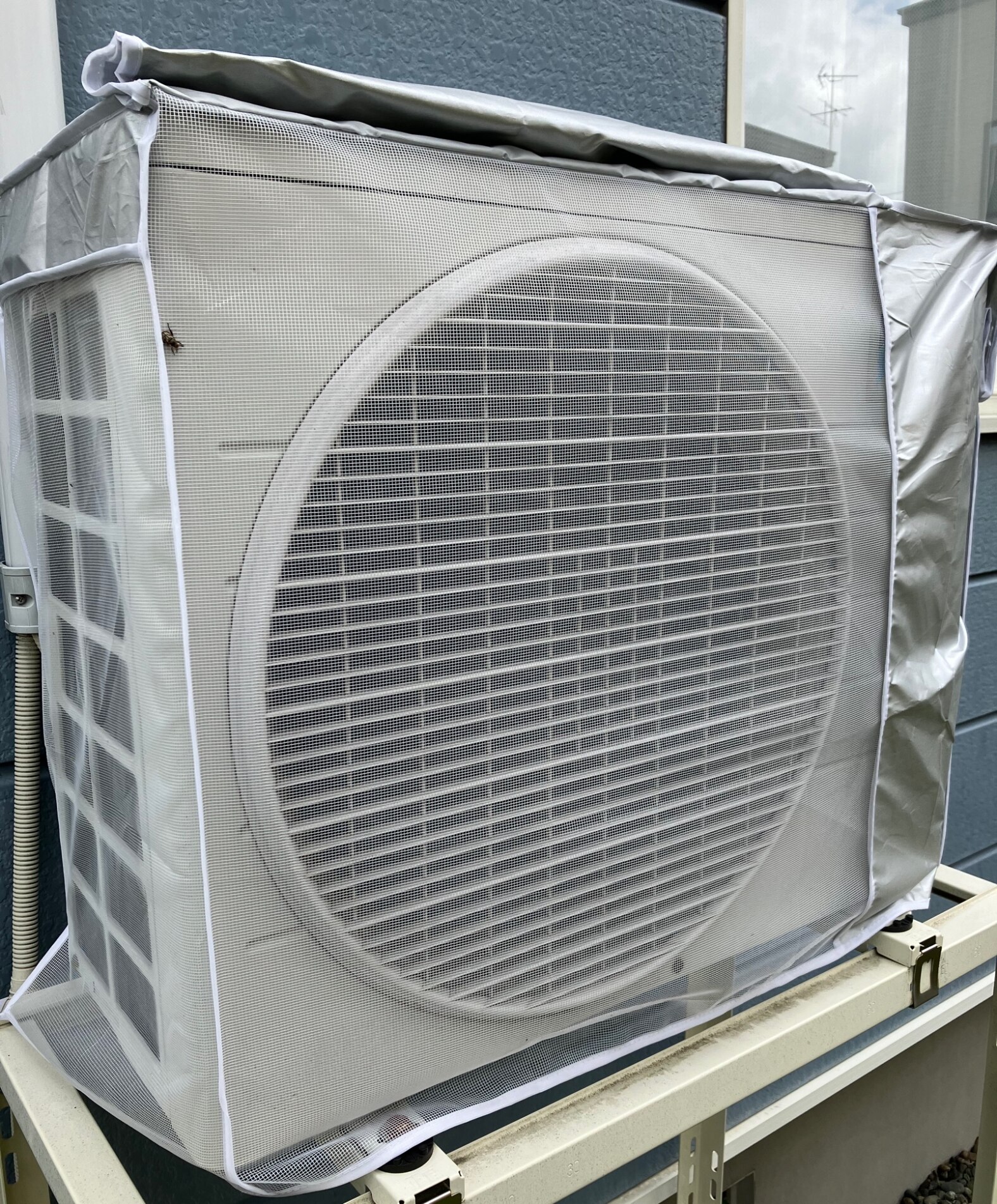 【ワンダフルデー！全品ポイント5倍】 室外機 遮熱 カバー エアコン 空調 日焼け止め 日除け 汎用 雪よけ 着脱簡単 排気ファン窓付き 防水 ...