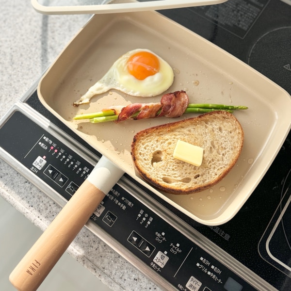 【公式】FIKA スクエアフライパン 29cm 専用蓋付き セラミック 四角 角形 長方形 くっつかない 木製ハンドル IH ガス コンロ おしゃれ 可愛い 綺麗 北欧 ベージュ 白 人気 ...