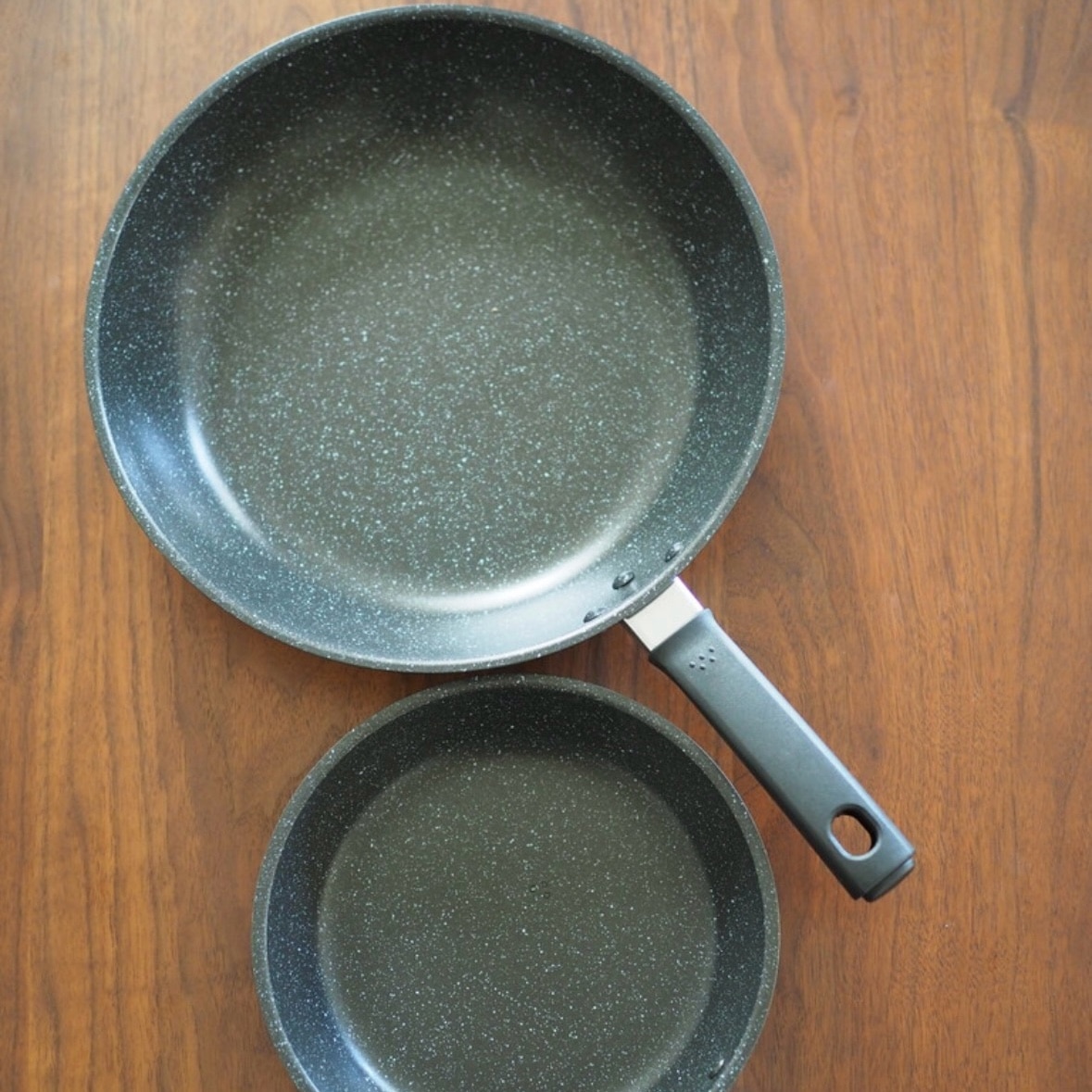 軽い 軽量 フライパン 28cm 28 ガス IH 貝印 アルミ 焦げ付かない 焦げない 焦げにくい メーカー ih IH対応 ih対応 黒 PFOAフリー PFOSフリー PFOA PFOS ...