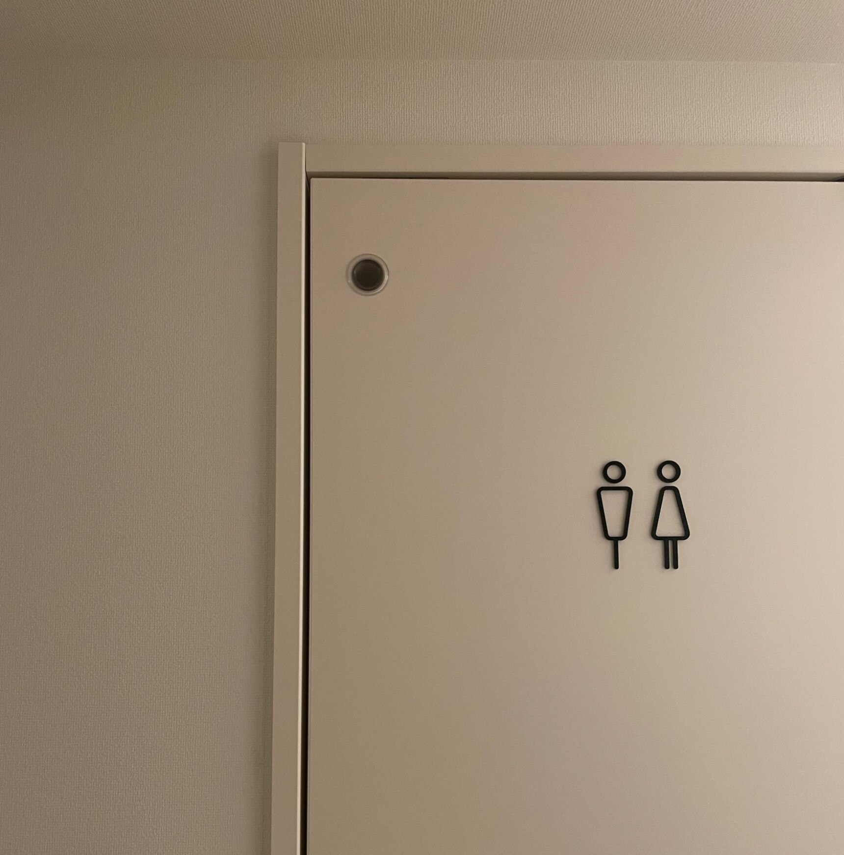 【メール便可】MOHEIM レストルームサイン 2pieces SIGNS サイン (RESTROOM SIGN モヘイム トイレサイン 黒 ...