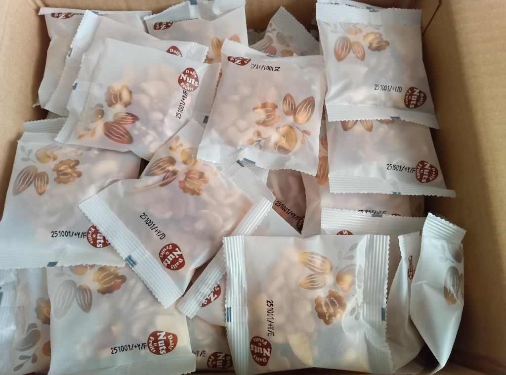 ナッツ＆バナナチップスの5種ミックス 約3kg (30gx100袋) 産地直輸入 個包装 小分け 箱入り 無塩 素焼き 防災食品 非常食 備蓄食 保存食