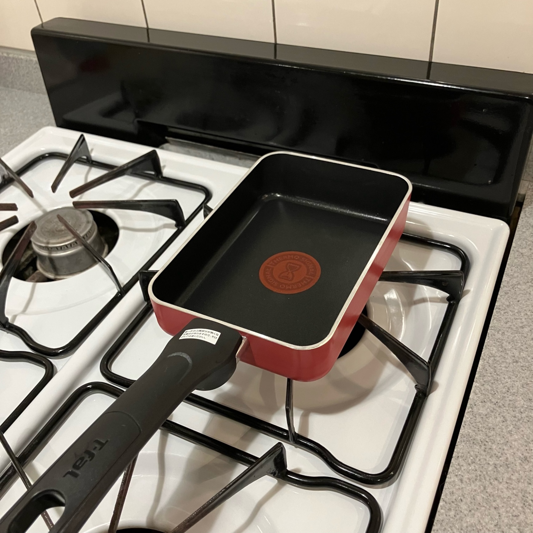 （土・日発送可）ティファール T-fal クランベリーレッド エッグロースター 12×18cm B55918 ガス火専用・IH不可 / 卵焼き ...