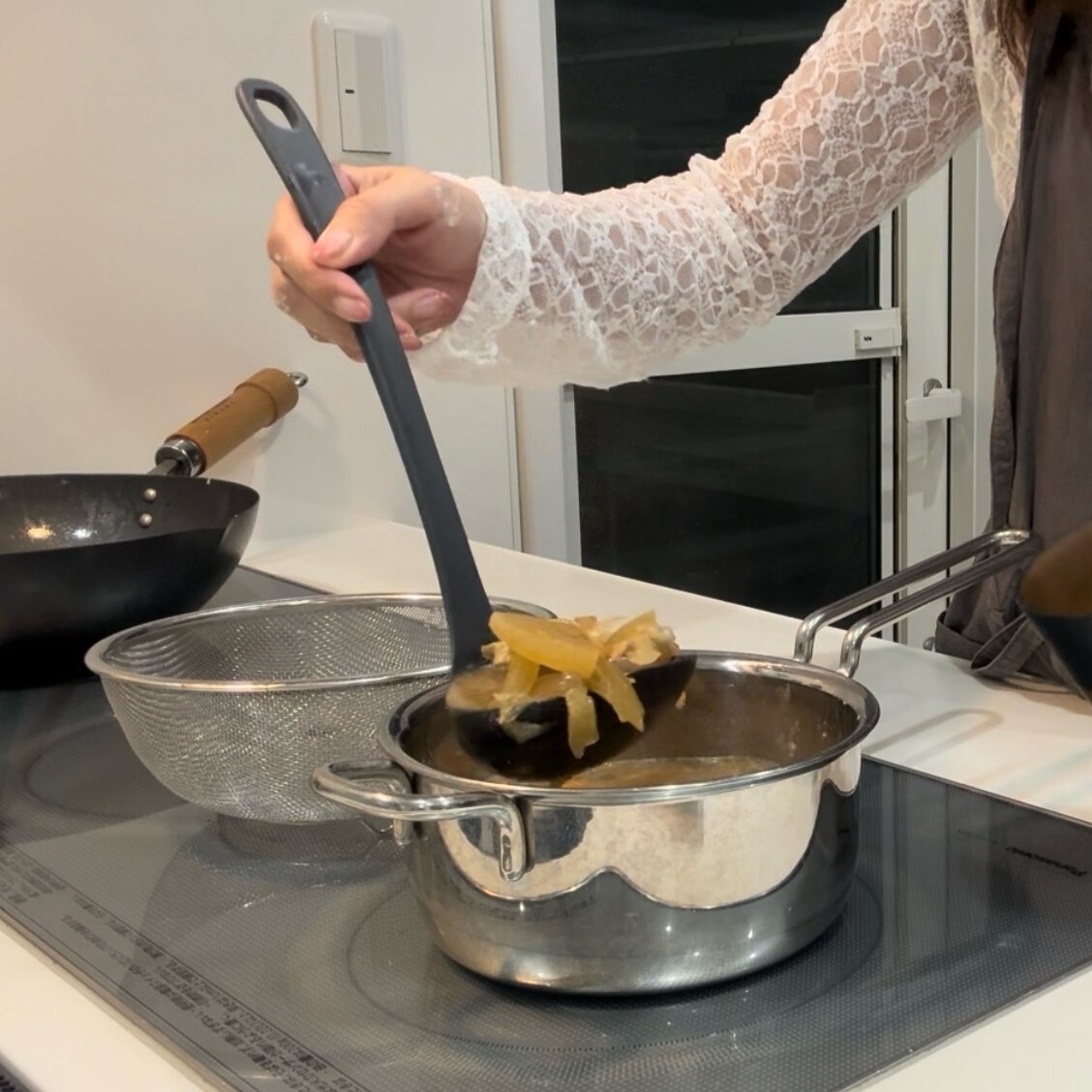 ヒルナンデス！で紹介【マーナ公式】すくいやすい お玉 S・M K799 K800|食洗機対応 シリコン シリコーンおたま 注ぎやすい 注ぎ口 レードル キッチンツール 耐熱 おしゃれ かわいい ...