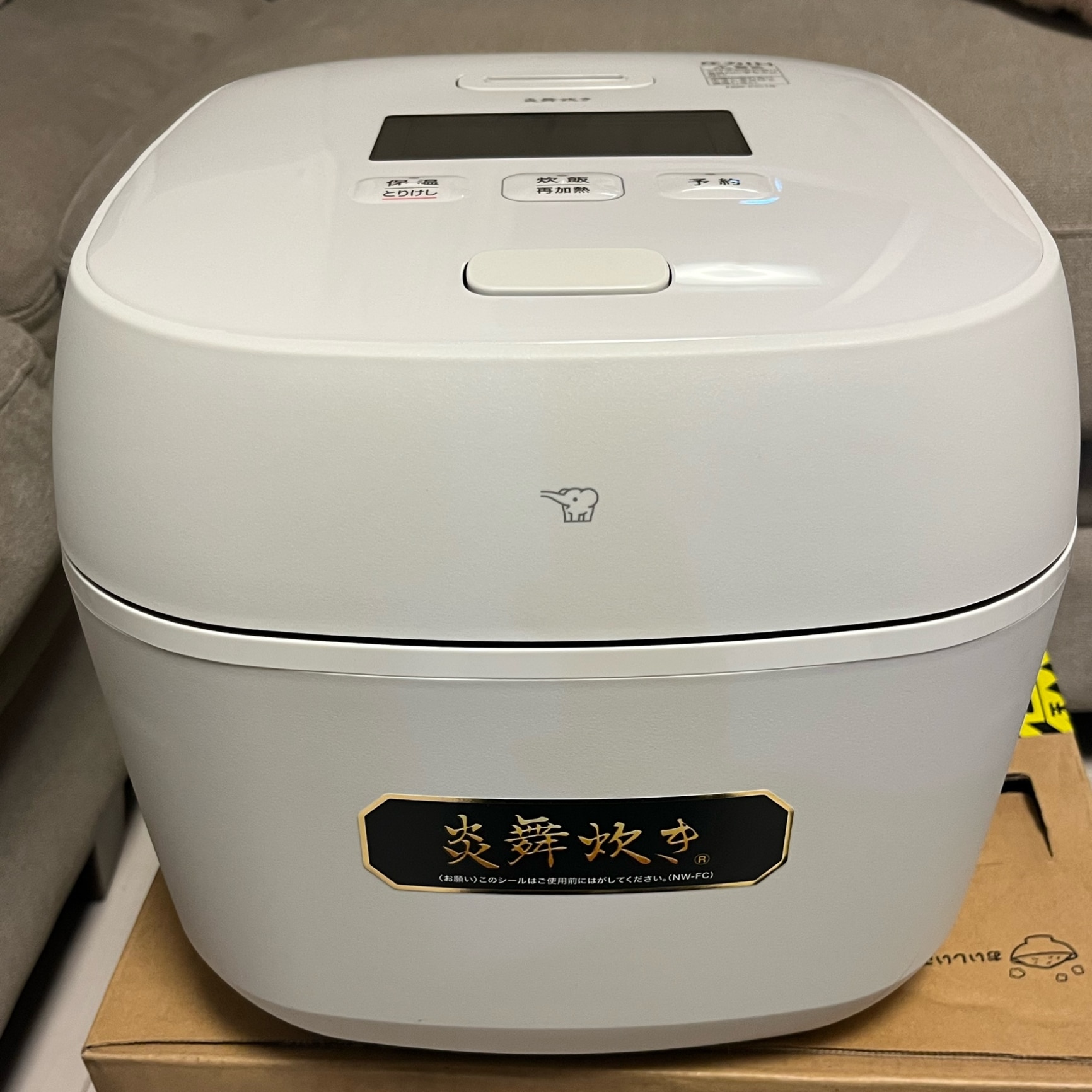 【12/25限定★P最大6倍+最大3000円OFFクーポン】ZOJIRUSHI 象印マホービン NW-FC18-WZ 絹白 炊飯器 圧力IH炊飯ジャー 1升炊 炎舞炊き【転送不可】