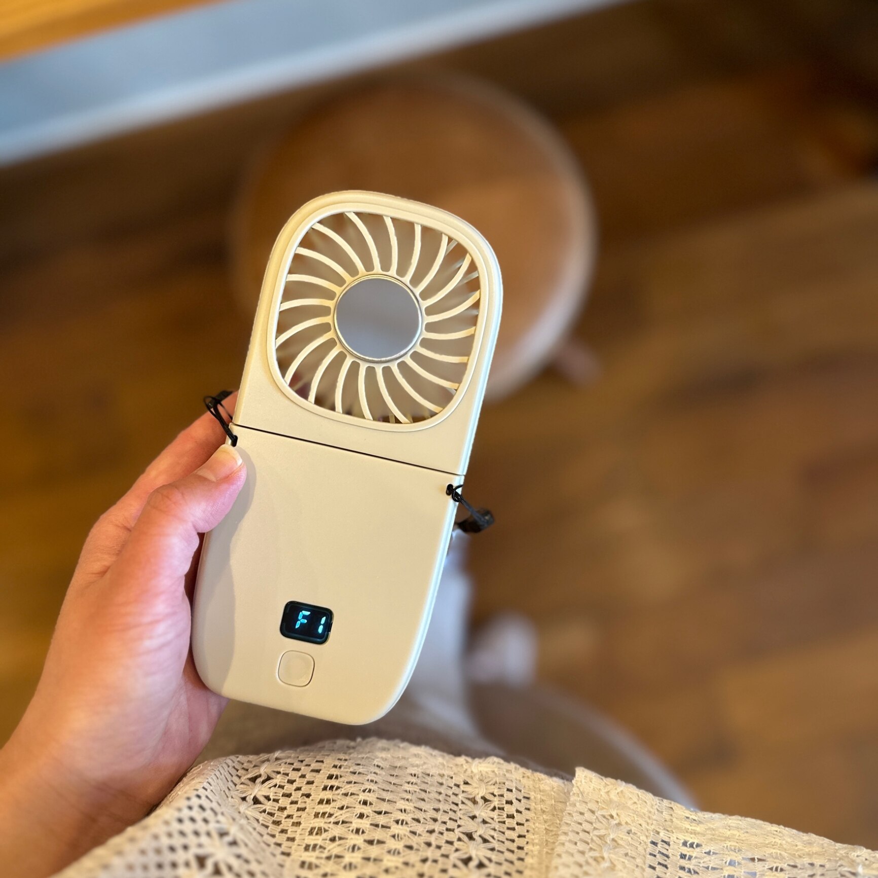 【75%OFF クーポン利用で1245円】【一部予約販売！】ハンディファン 首かけ 静音 可愛い 充電式扇風機 折り畳み 5way モバイルバッテリー 風量6段階 首かけ扇風機 扇風機 卓上 ...