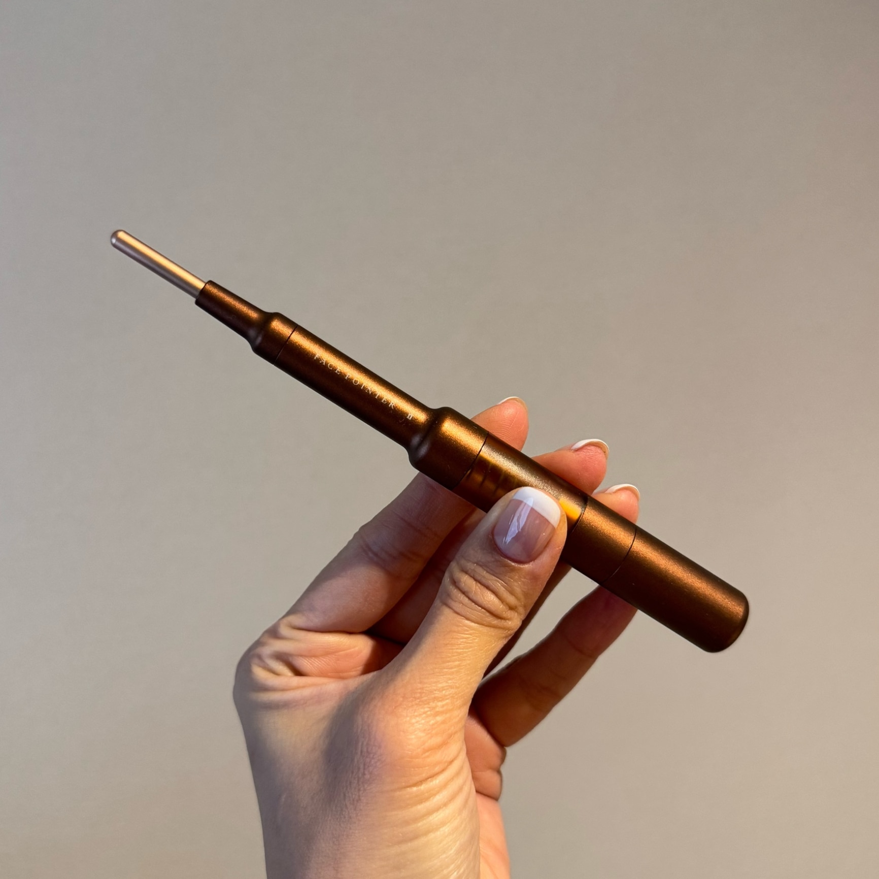 【COREFIT公式】The FACE POiNTER 7th（ディープレッド）フェイスポインター ポスポス 美顔器 コリほぐし ペン型美顔器 ...