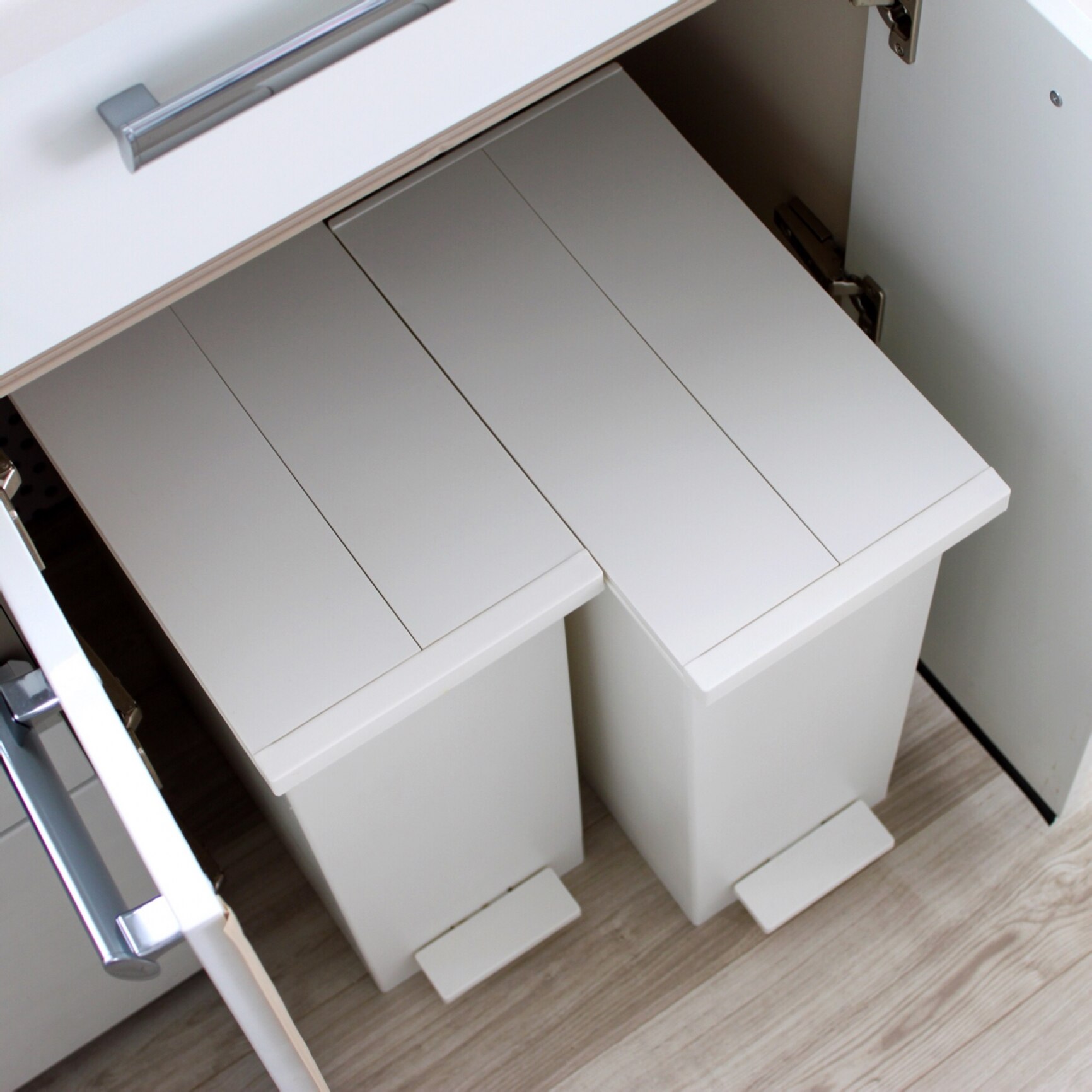 【KEYUCA公式店】ケユカ【WEB限定価格・送料無料】KEYUCA両開きダストボックス L（27L）2個セット ゴミ箱 ホワイト ブラック[おしゃれ キッチン シンプル ペダル スリム 観音 ...