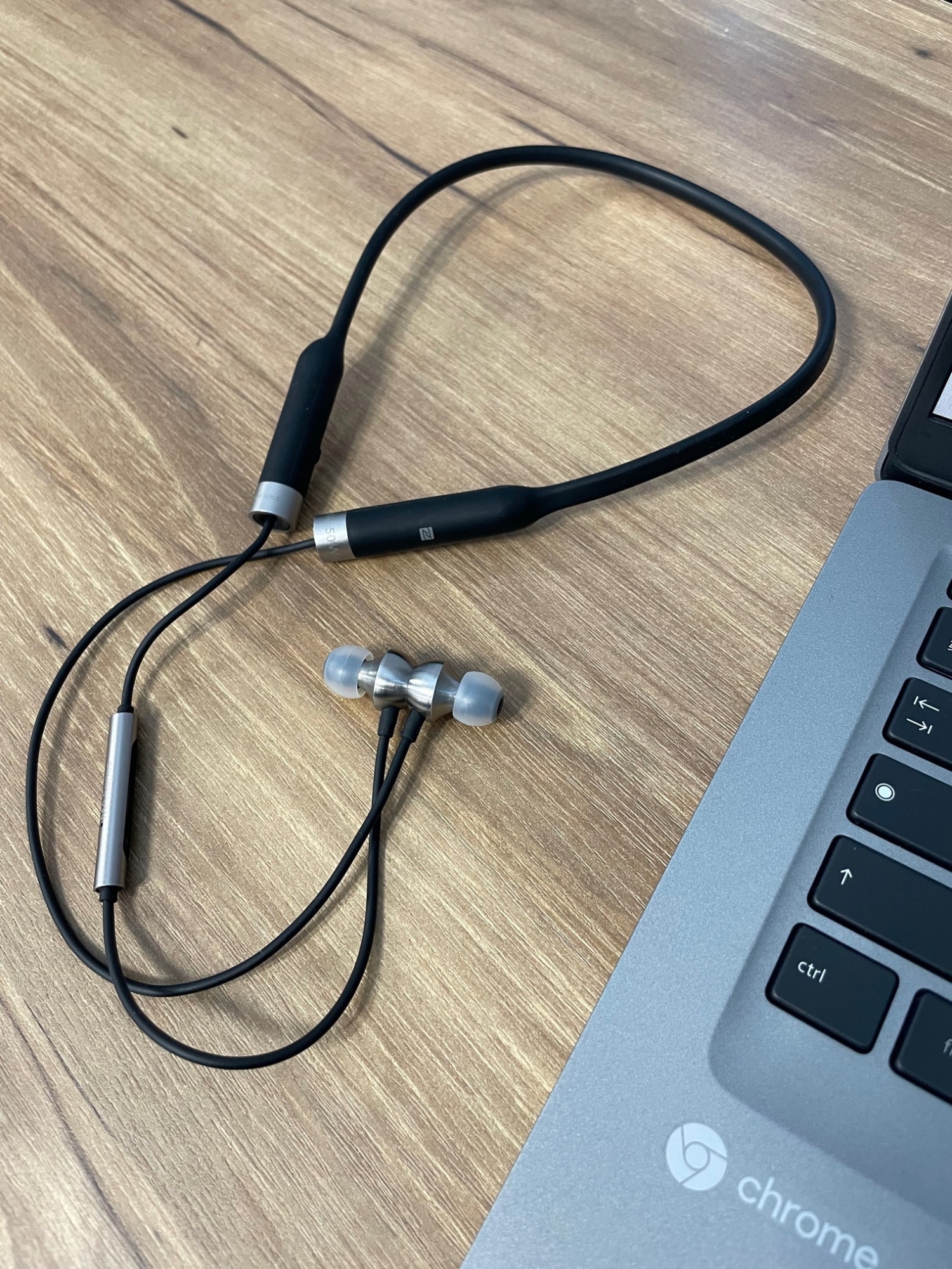 RHA MA650 Wireless Bluetooth イヤホン aptX/AAC対応/NFC搭載 アルミニウムハウジング ソフトなフレキシブルネックバンド マイク付きリモコン付属 ...