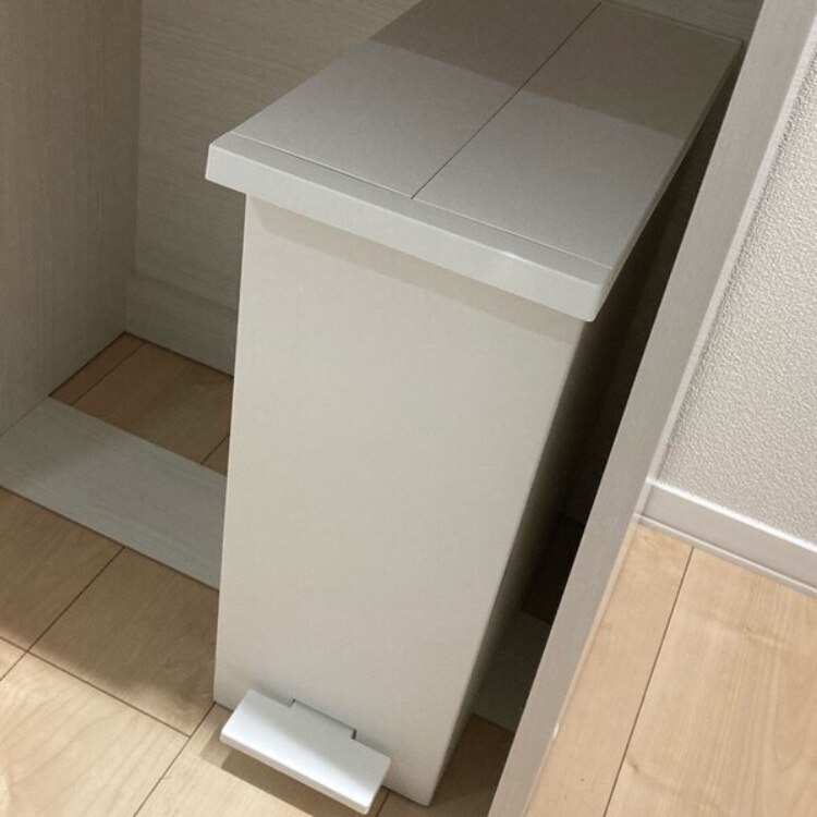 【KEYUCA公式店】ケユカ KEYUCA両開きダストボックス L（27L）ゴミ箱 ホワイト ブラック[観音開き ペダル式 シンプル ダストボックス キッチン スリム 左右に開く フタ付き 蓋 ...