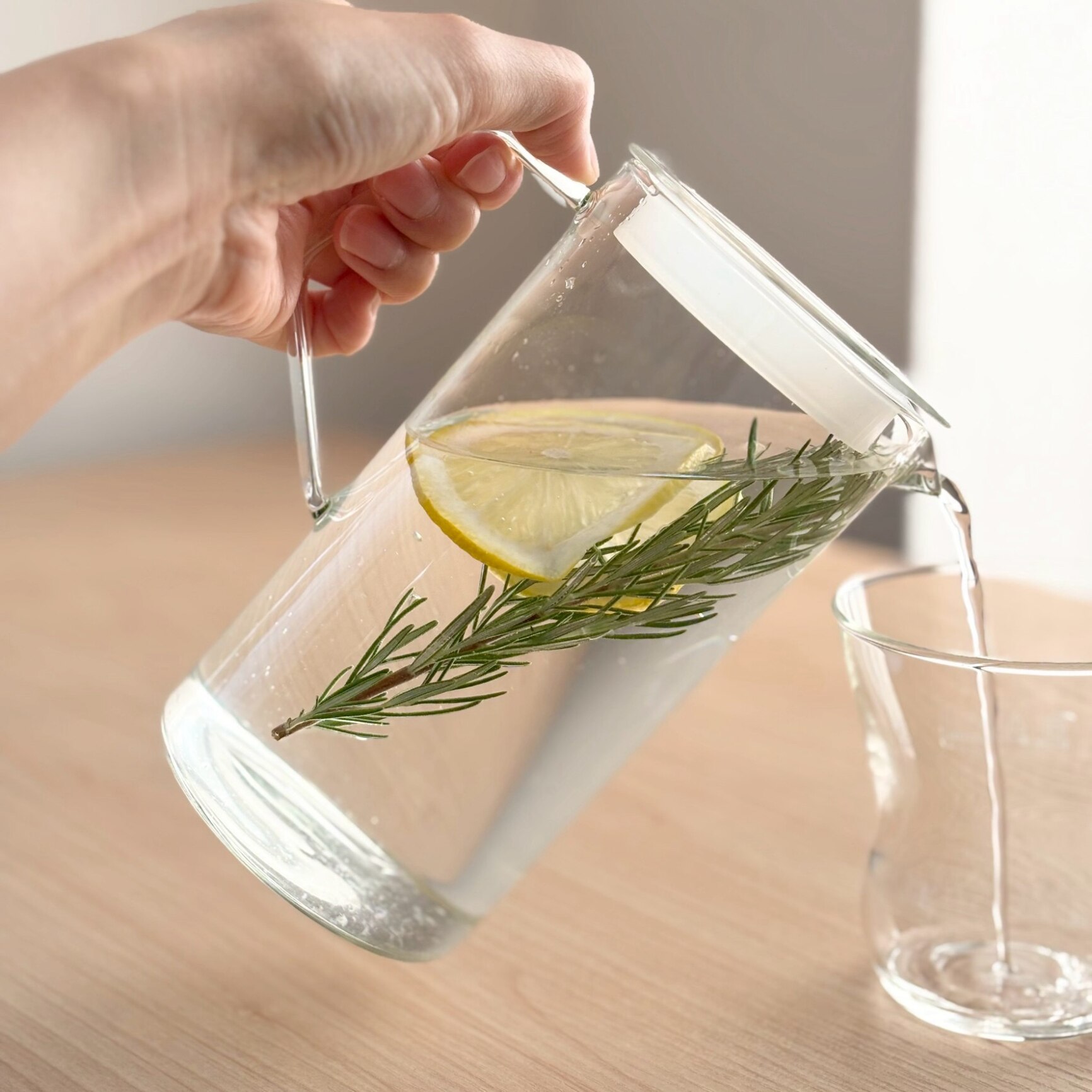 KINTO キントー CAST ウォータージャグ 750ml （ ピッチャー 冷水筒 耐熱ガラス 食洗機対応 電子レンジ対応 ガラス製 水差し 麦茶ポット 水さし 熱湯 耐熱 取っ手付き ...