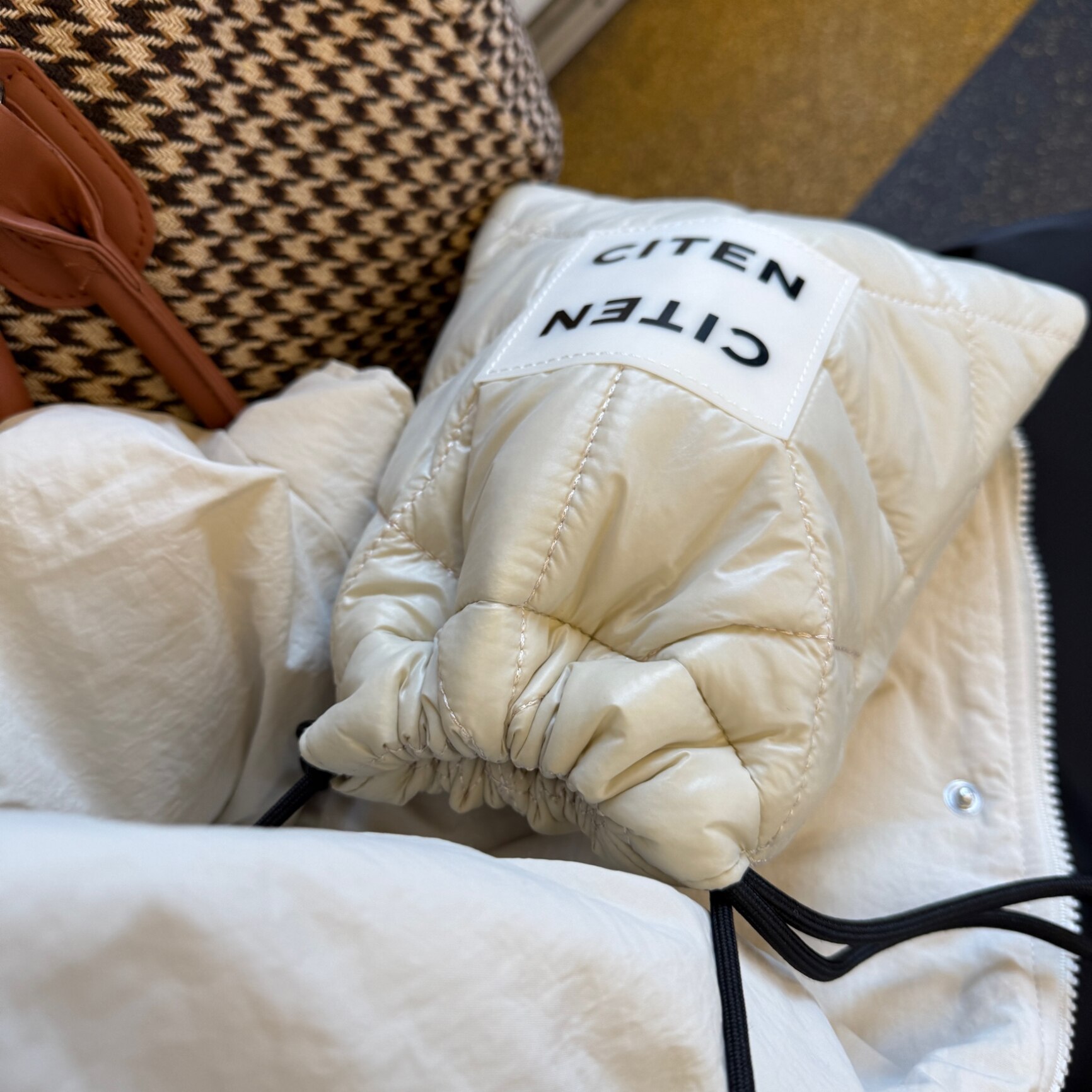 CITEN ＜CITEN＞パデッド キンチャク ショルダー シテン バッグ ショルダーバッグ ブルー ネイビー オレンジ ベージュ グレー ブラック ホワイト イエロー ブラウン グリーン ...