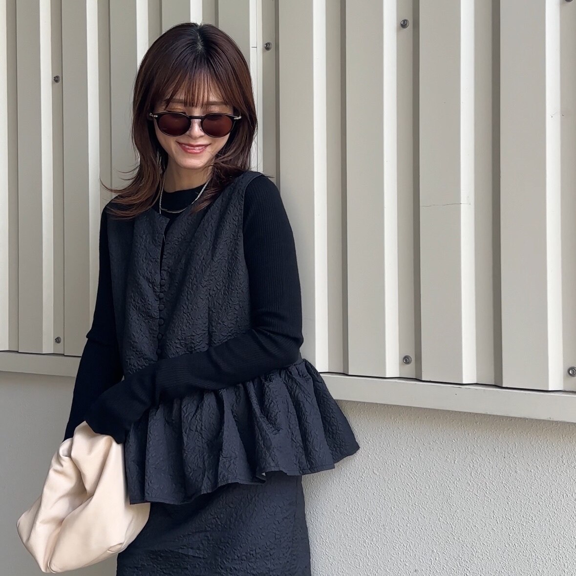 【クーポンで2,980円】新作コラボ 前後2way ジャガードワンピース ペプラム タイトシルエット キーネック ラウンドネック スリット ノースリーブ メール便 2023秋冬 暖かい ...