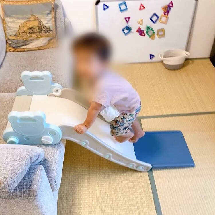 RiZKiZ ベッド すべり台 室内 滑り台 キッズ スライダー 耐荷重50kg 長さ約110cm 室内遊具 大型遊具 すべりだい コンパクト 滑り止め付き ソファー 屋内 ベッドすべり台 ...