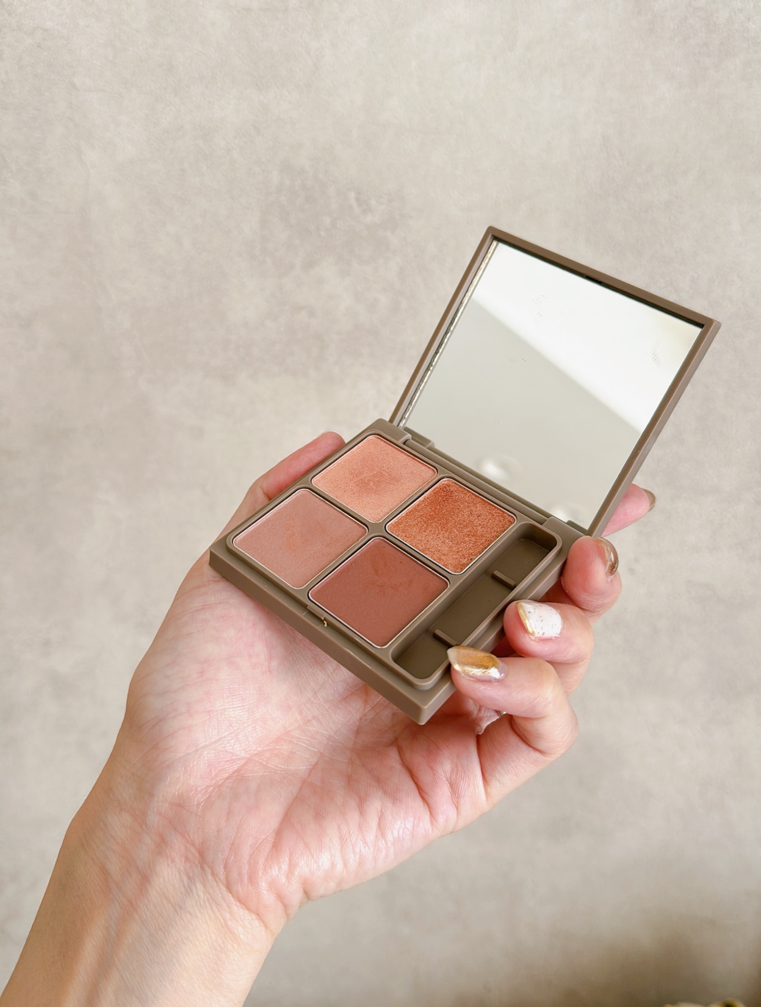 【P5倍 8/4 20:00〜8/11 1:59迄】Ririmew リリミュウ インザミラーアイパレット 指原莉乃プロデュースコスメ