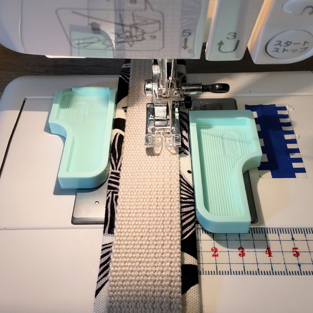 Clover ぬいしろガイド 位置決め プレート付 ソーイング用品 37-188 ｜洋裁 yousai ソーイング sewing 手芸 裁縫 ホリウチ ロジ