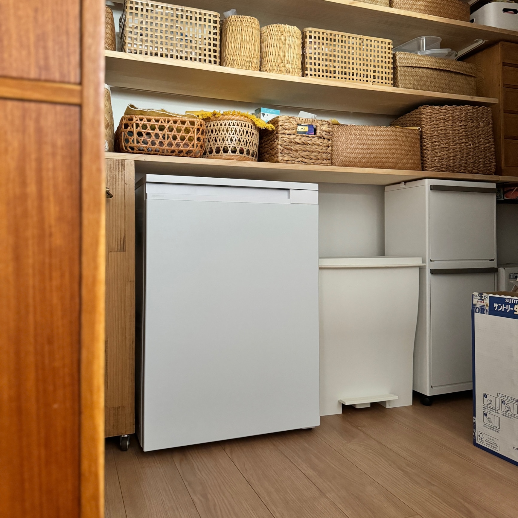 【公式】冷凍庫 冷蔵庫 小型 家庭用 スリム ファン式 奥行 66L IUSN-7A IRSN-7A ホワイト ブラック 送料無料 省エネ 右開き 66L ノンフロン フリーザー 幅55 ...